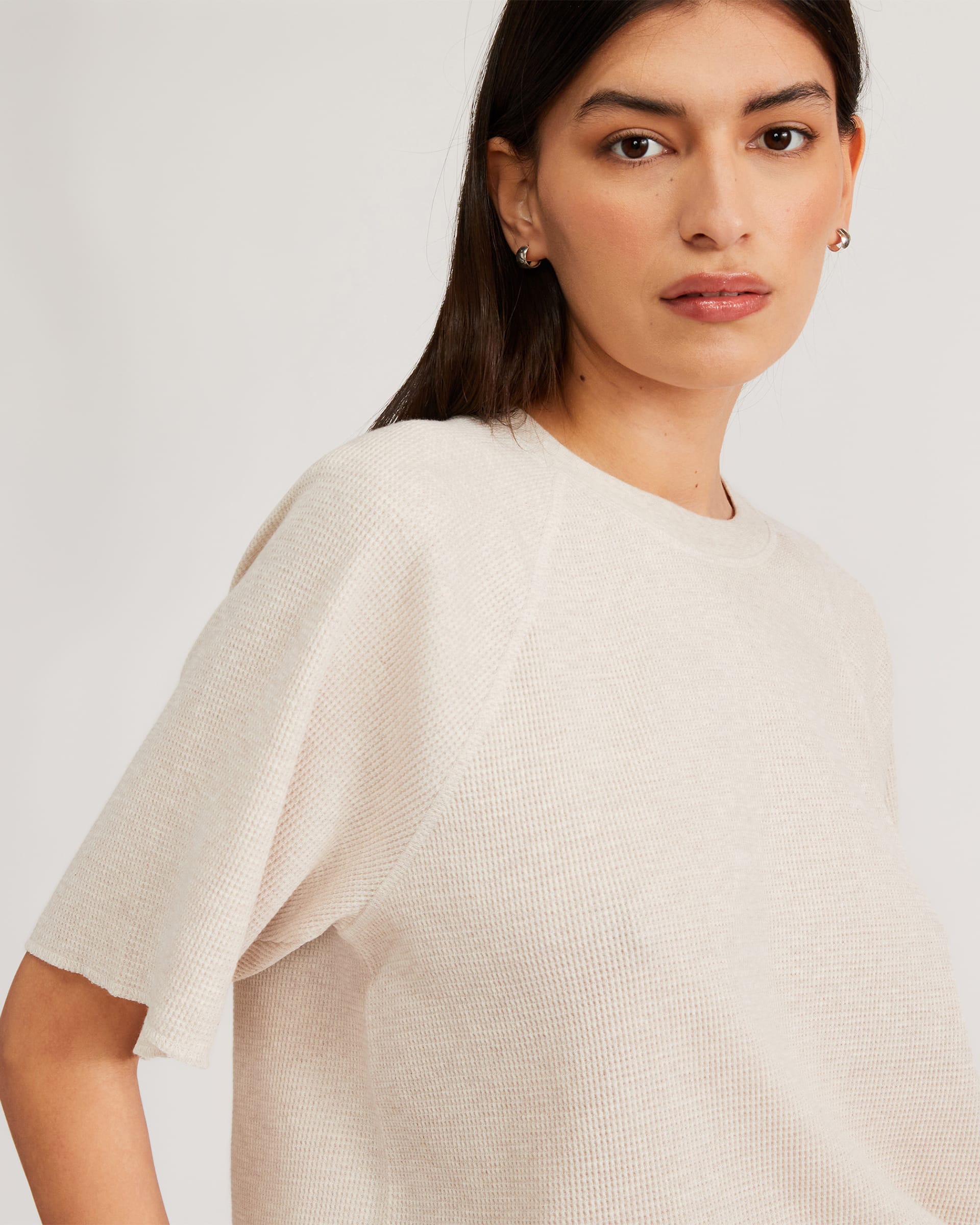 The Organic Cotton Waffle Raglan Tee Heathered Tan – Everlane