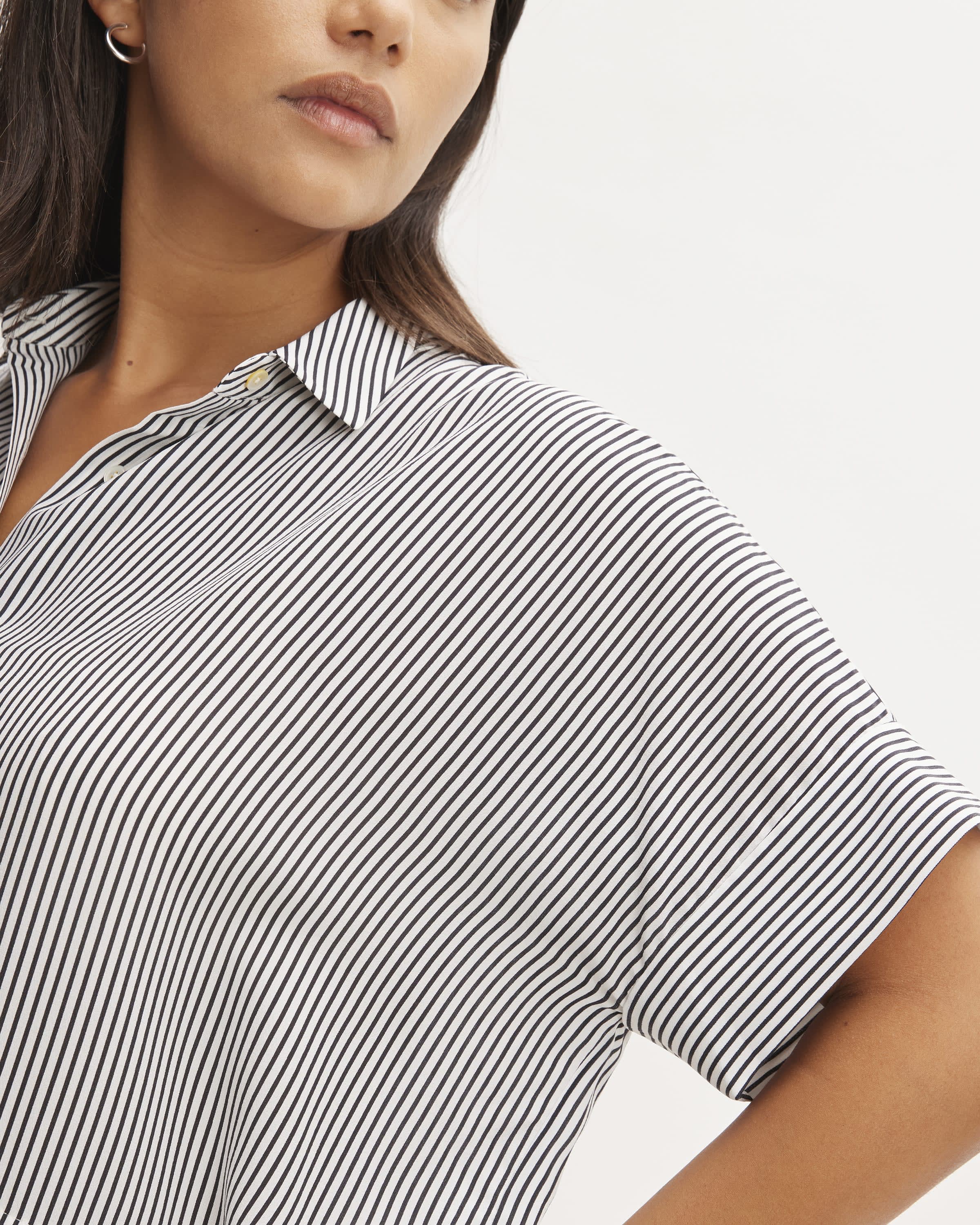 The Clean Silk Short-Sleeve Square Shirt Black / White – Everlane