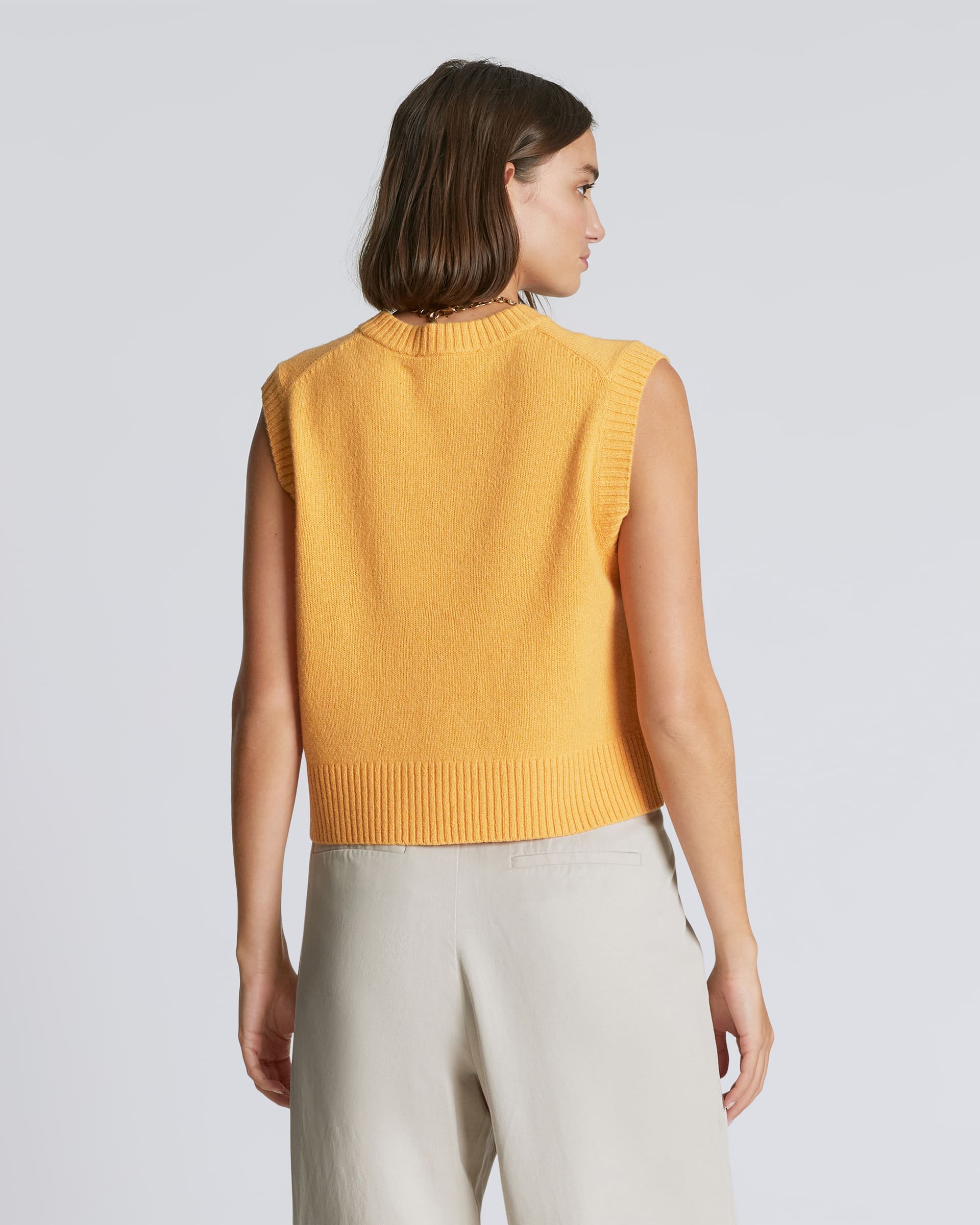 The Cashmere Vest Kumquat – Everlane