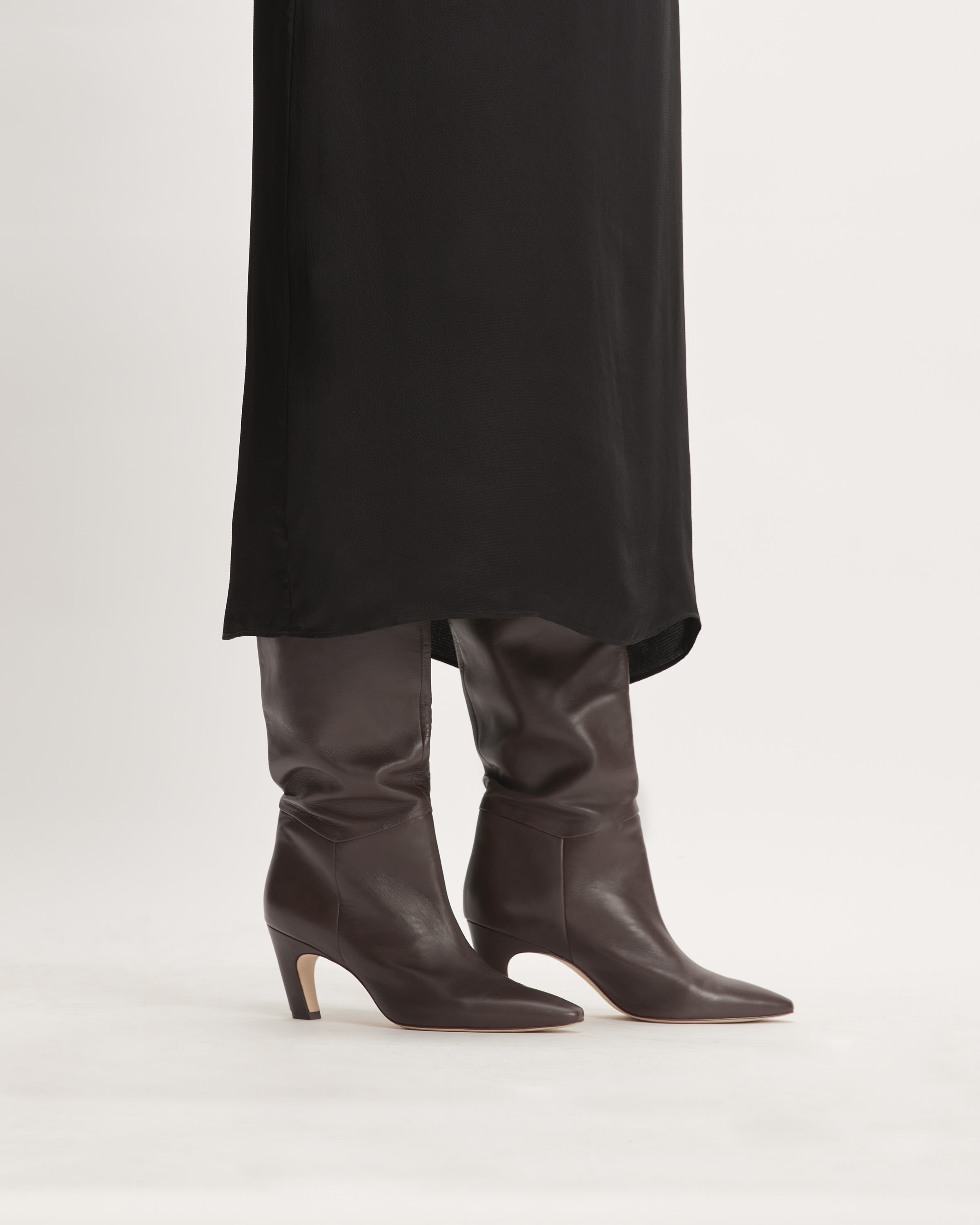 The Knee-High Banana Heel Boot Dark Brown – Everlane