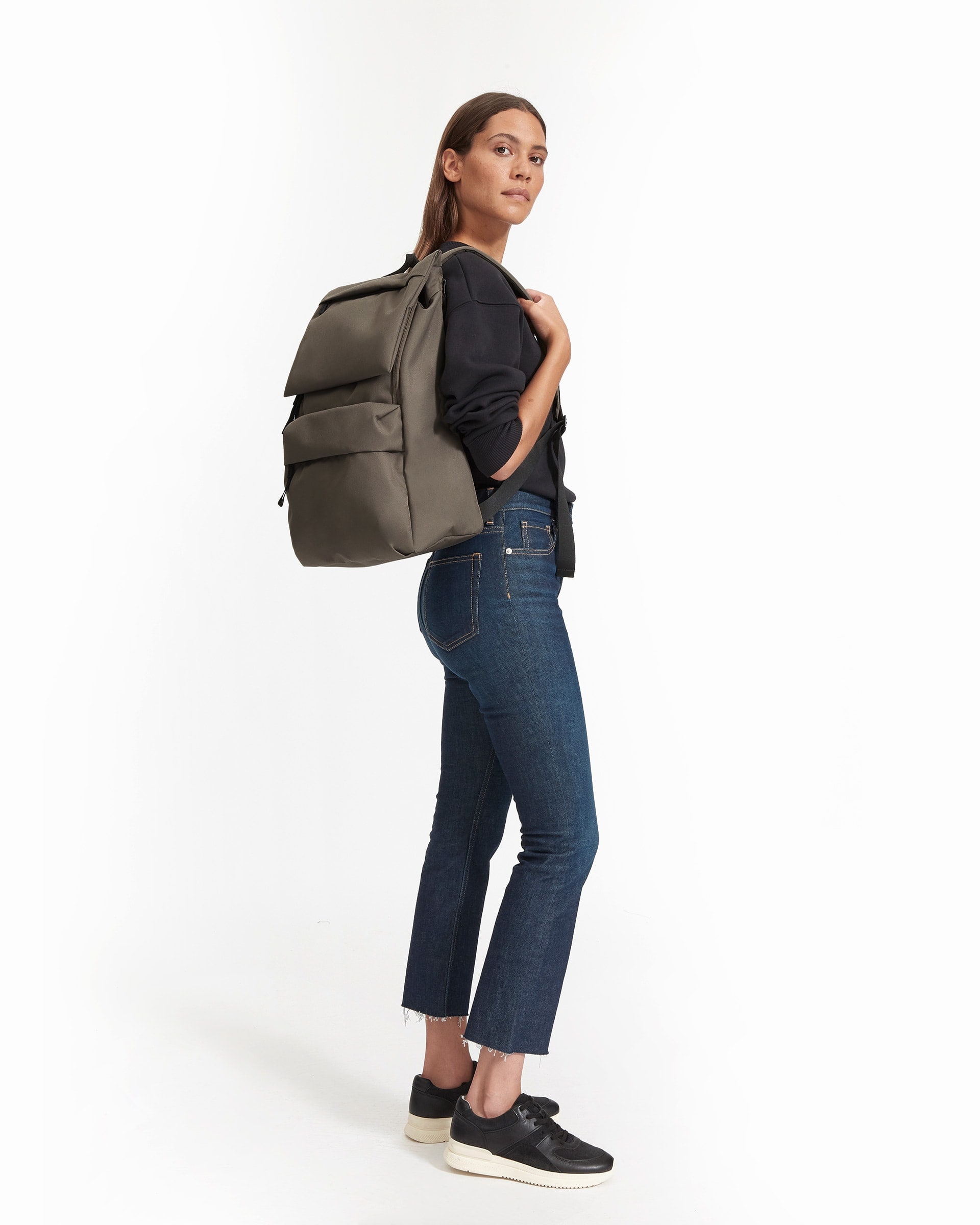The ReNew Transit Backpack Warm Charcoal – Everlane