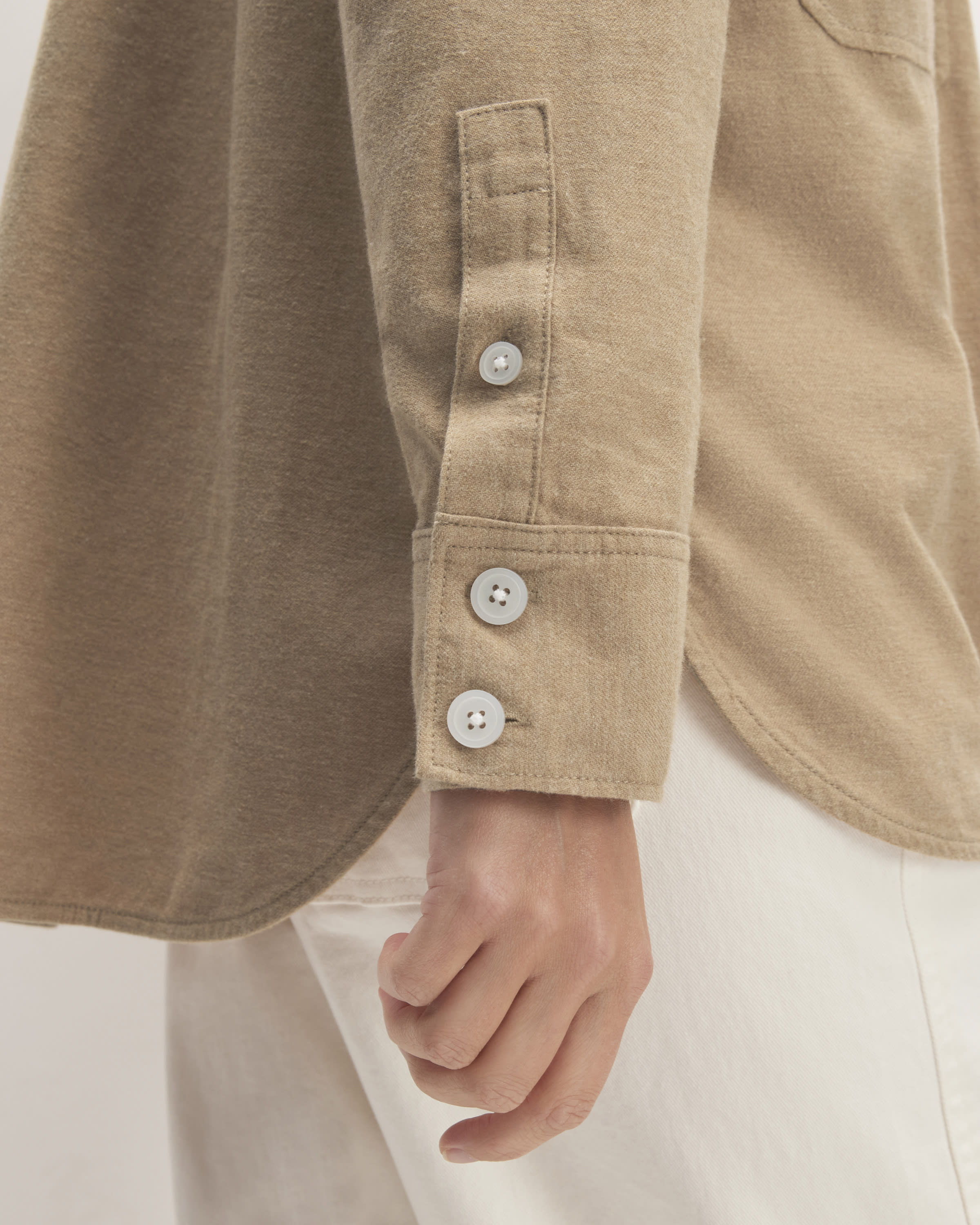 The Classic Cotton Flannel Shirt Heathered Dark Khaki – Everlane