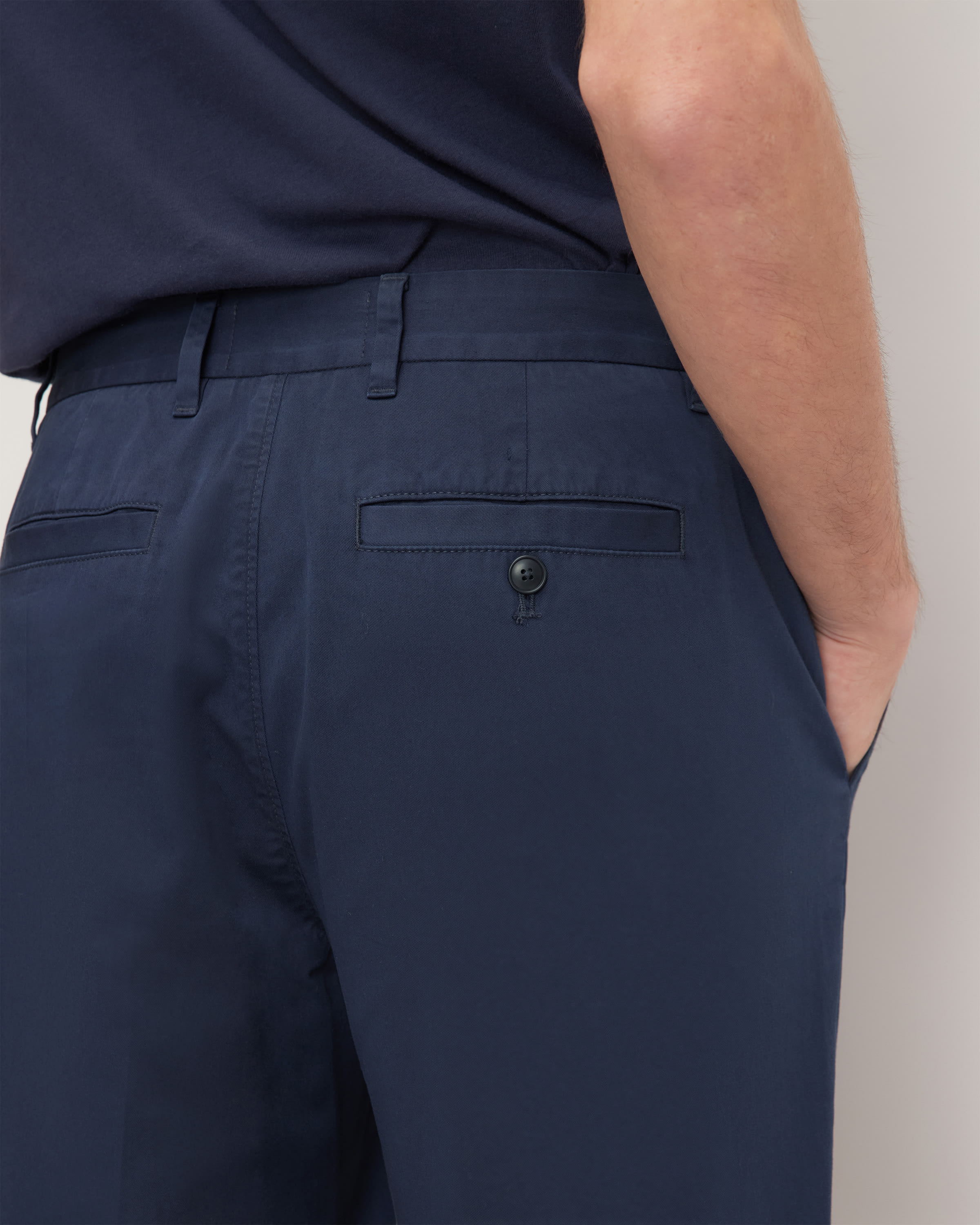 The Organic Cotton Pleated Chino Deep Navy – Everlane