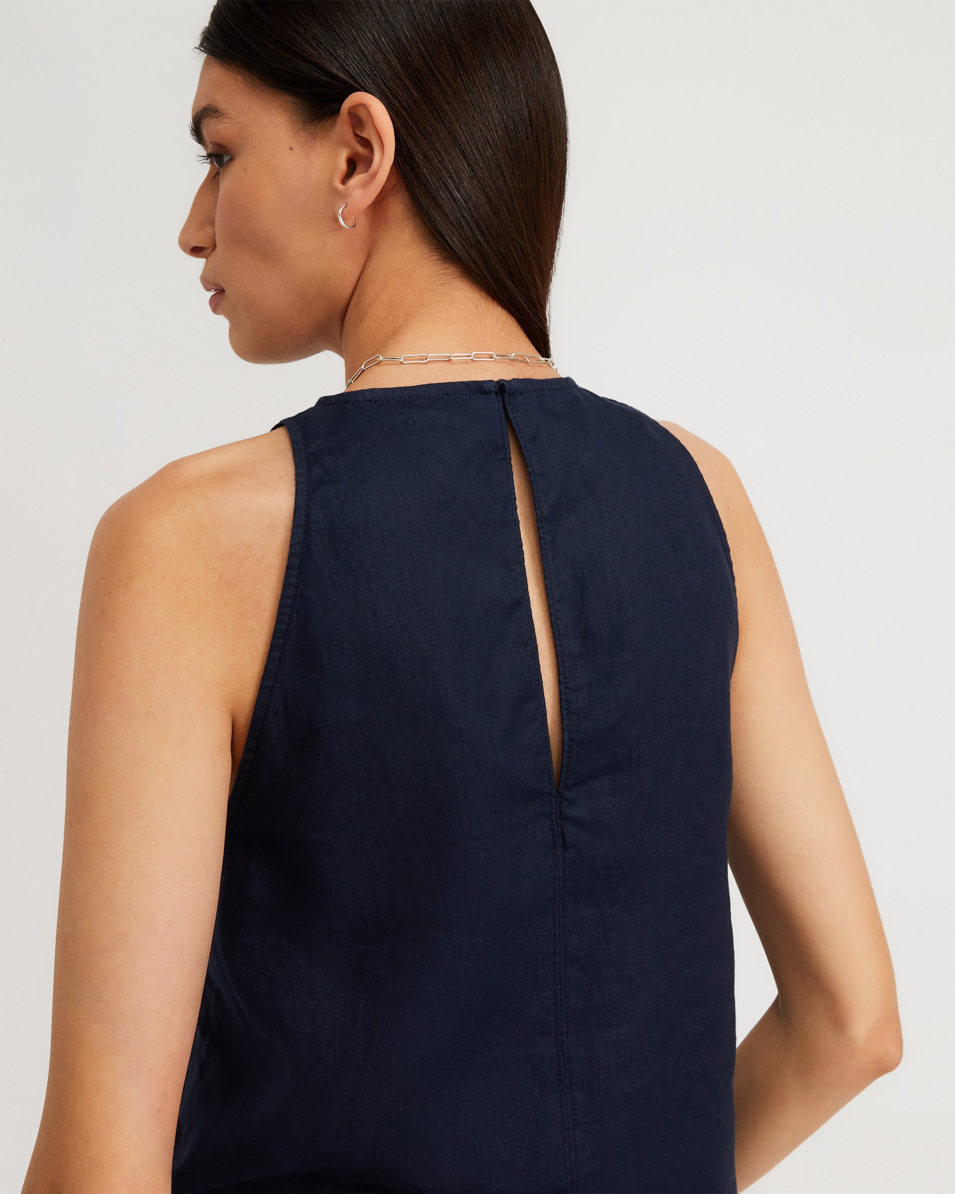 The Linen High-Neck Tank Navy – Everlane