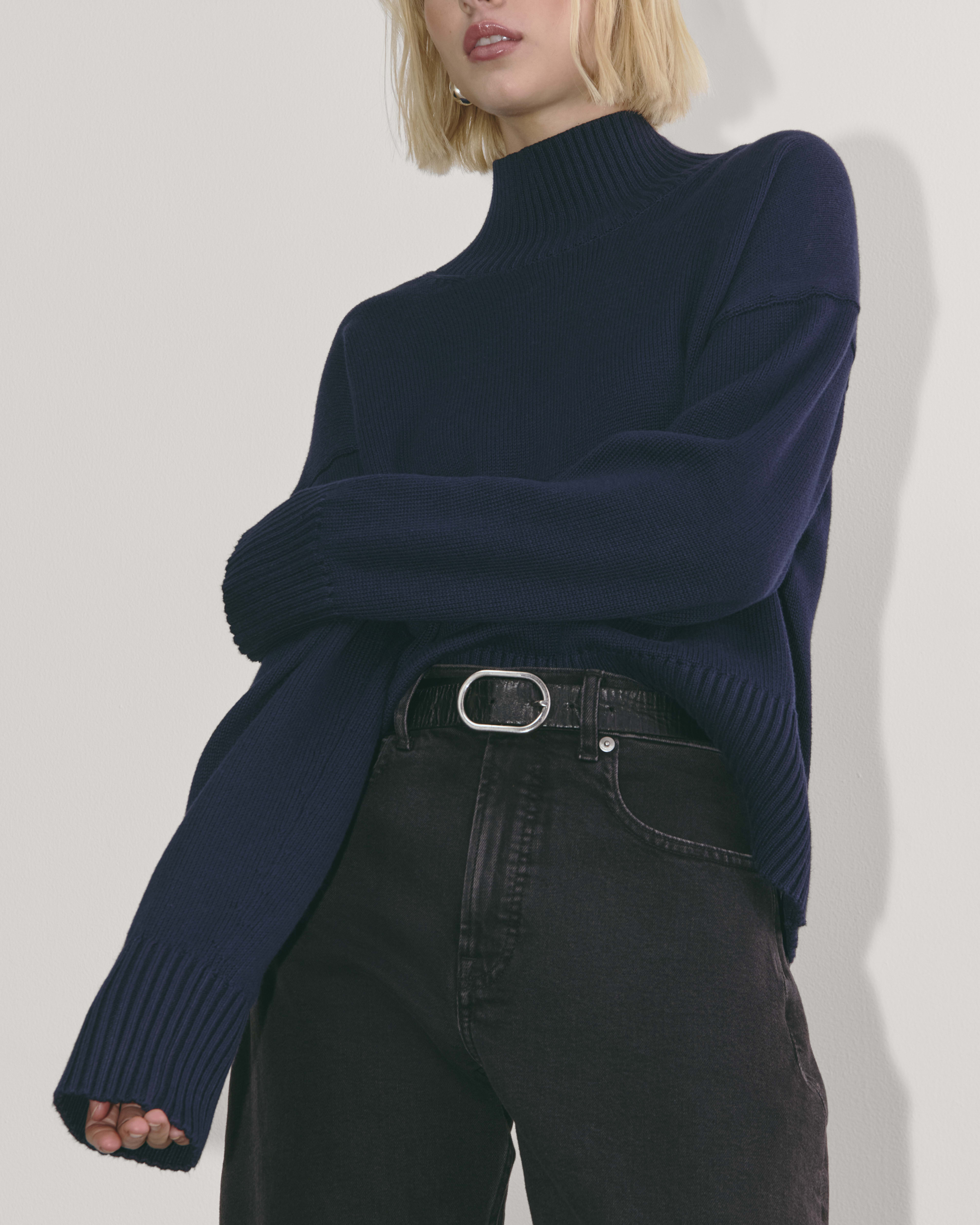 The Boxy Turtleneck in Everyday Cotton | Navy – Everlane