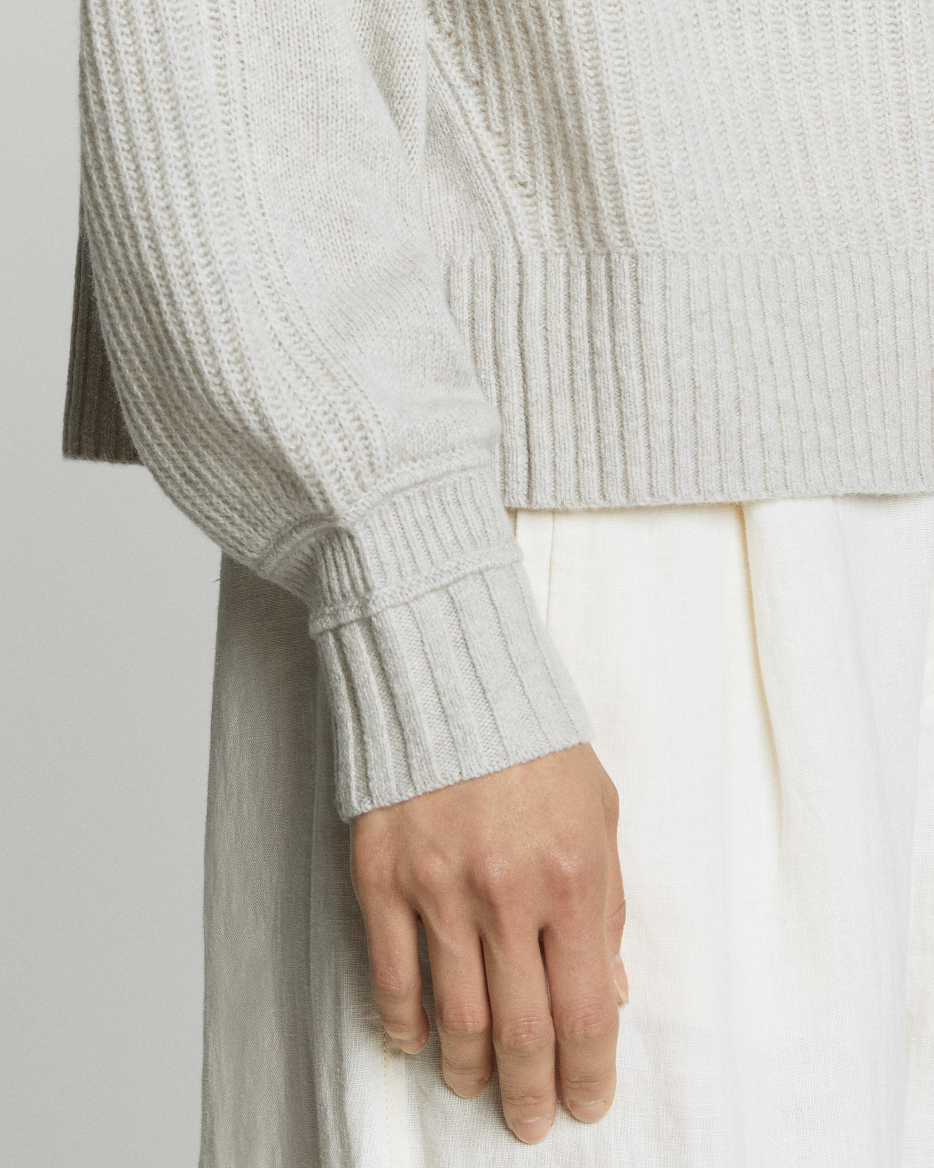 The Cashmere Ribbed Turtleneck Pale Heathered Grey – Everlane