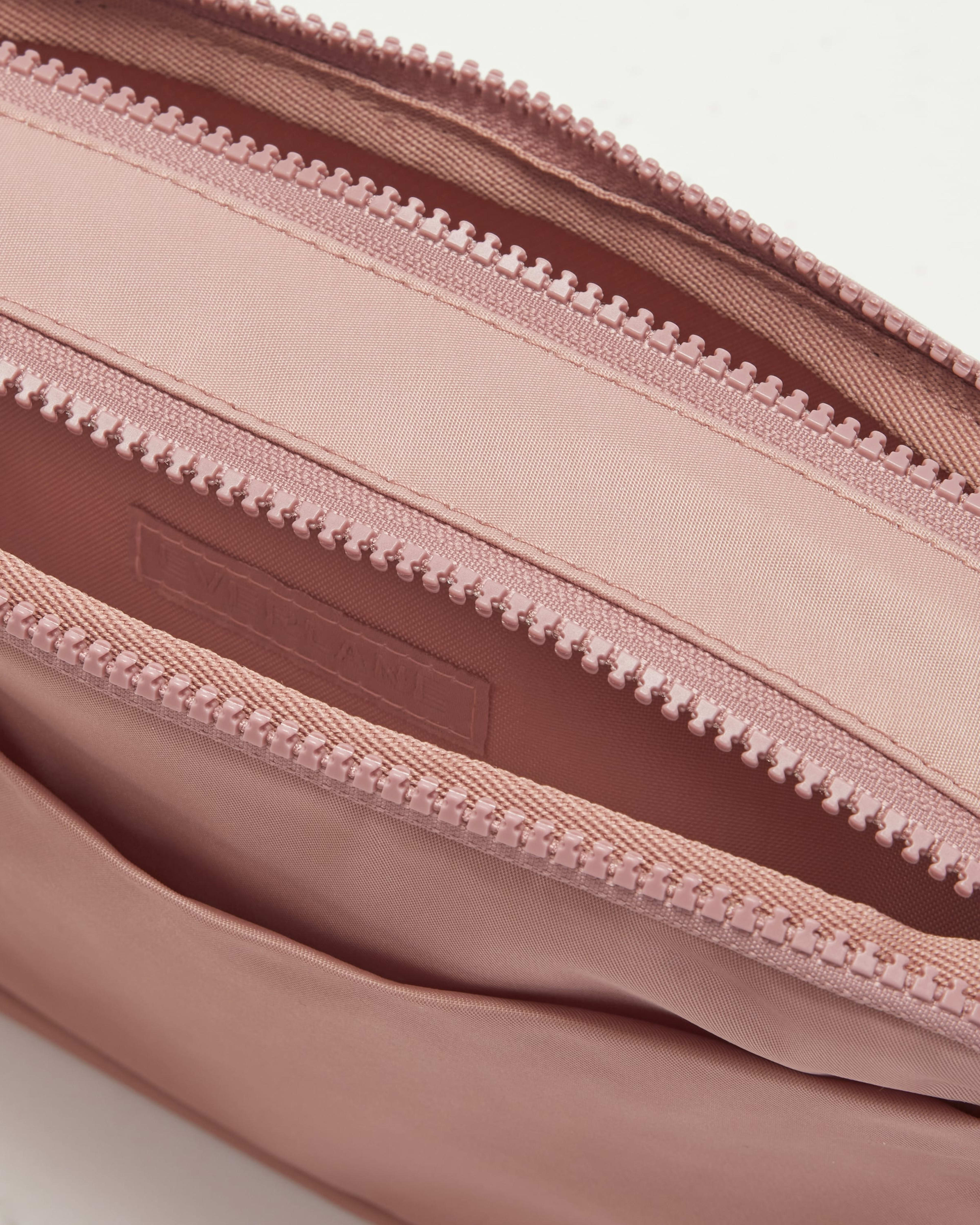 The Recycled Nylon Camera Bag Light Rose – Everlane