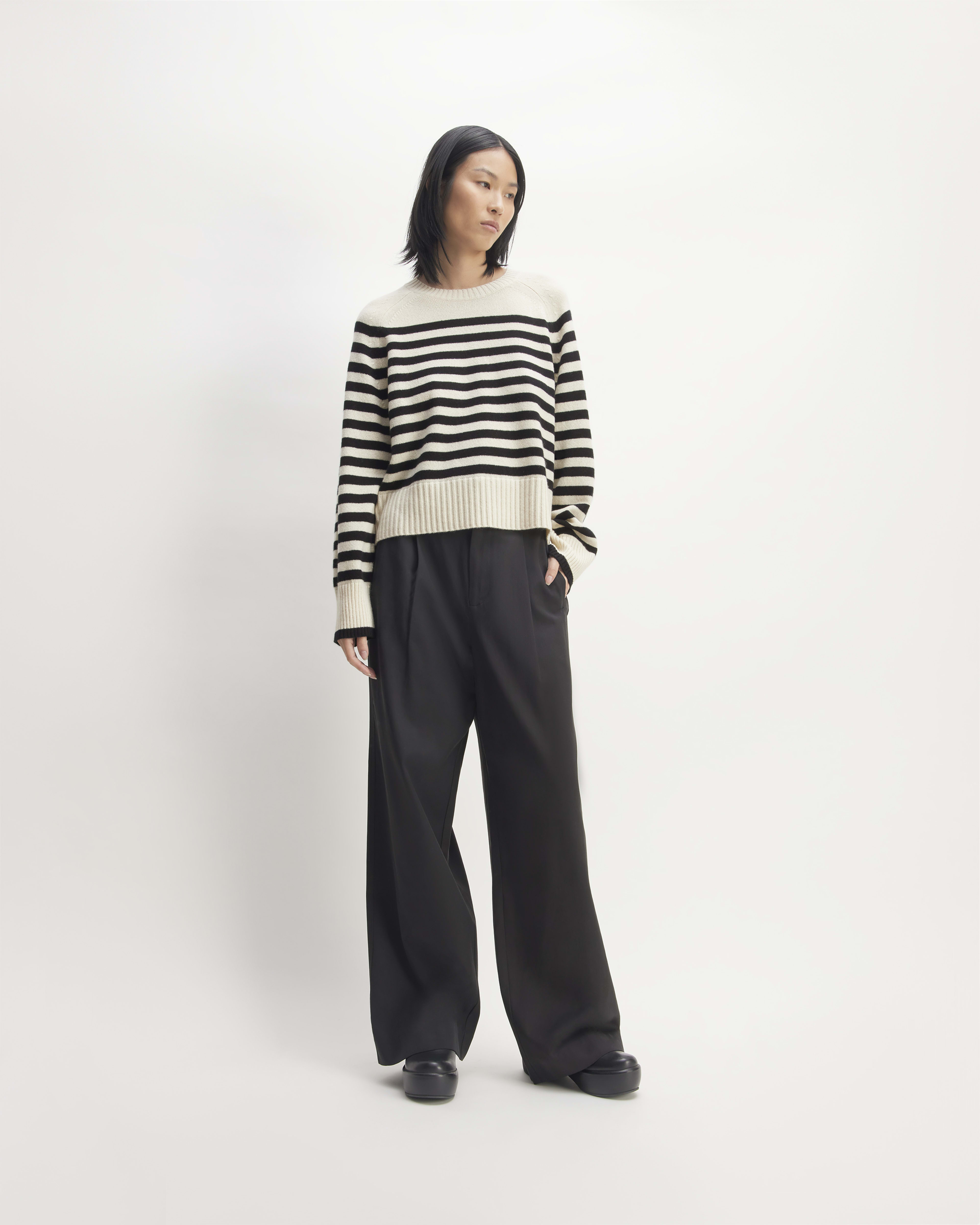 The Cashmere Boxy Crew Sweater Bone / Black – Everlane