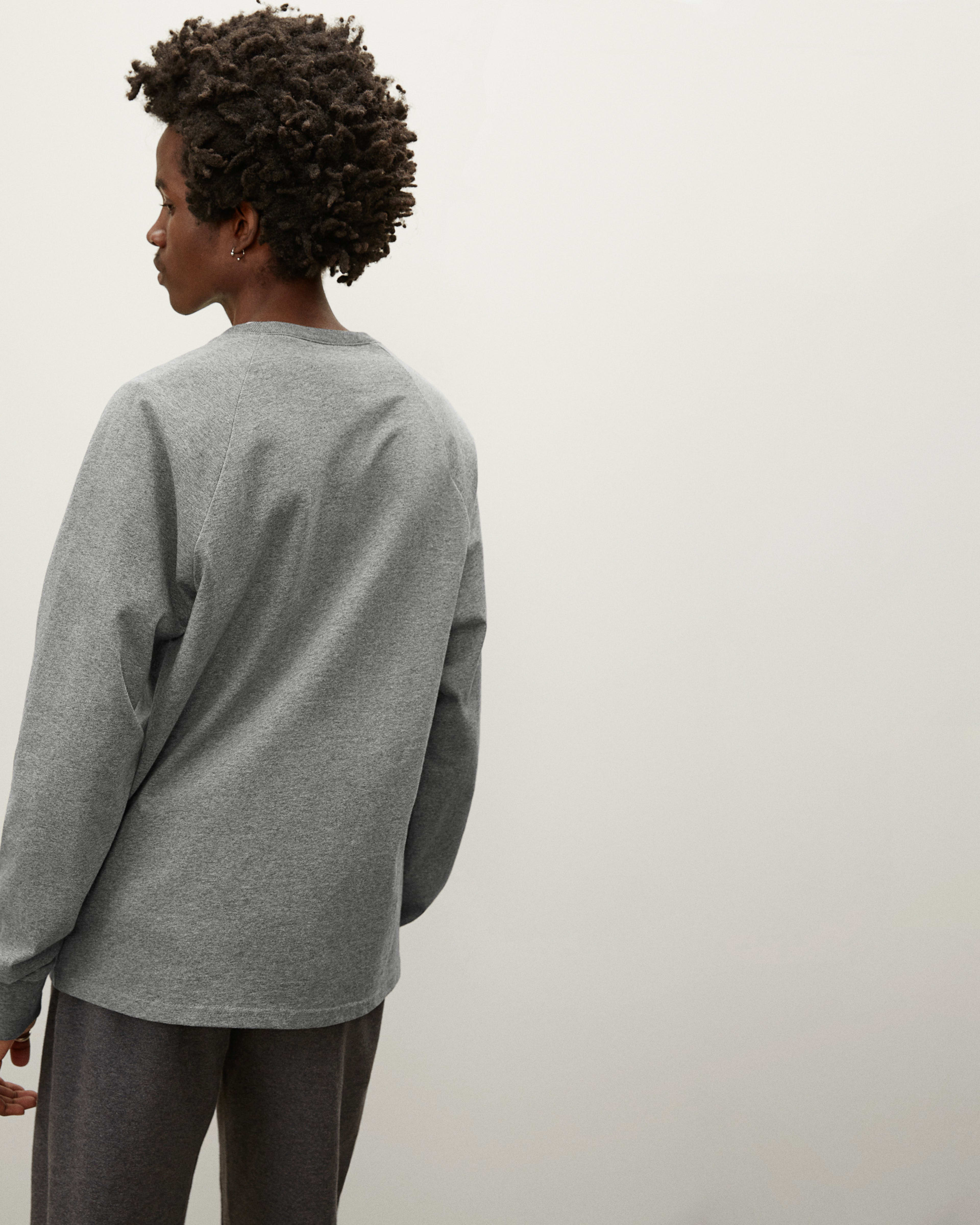 The Premium-Weight Long-Sleeve Crew | Uniform Mid Heathered Grey – Everlane