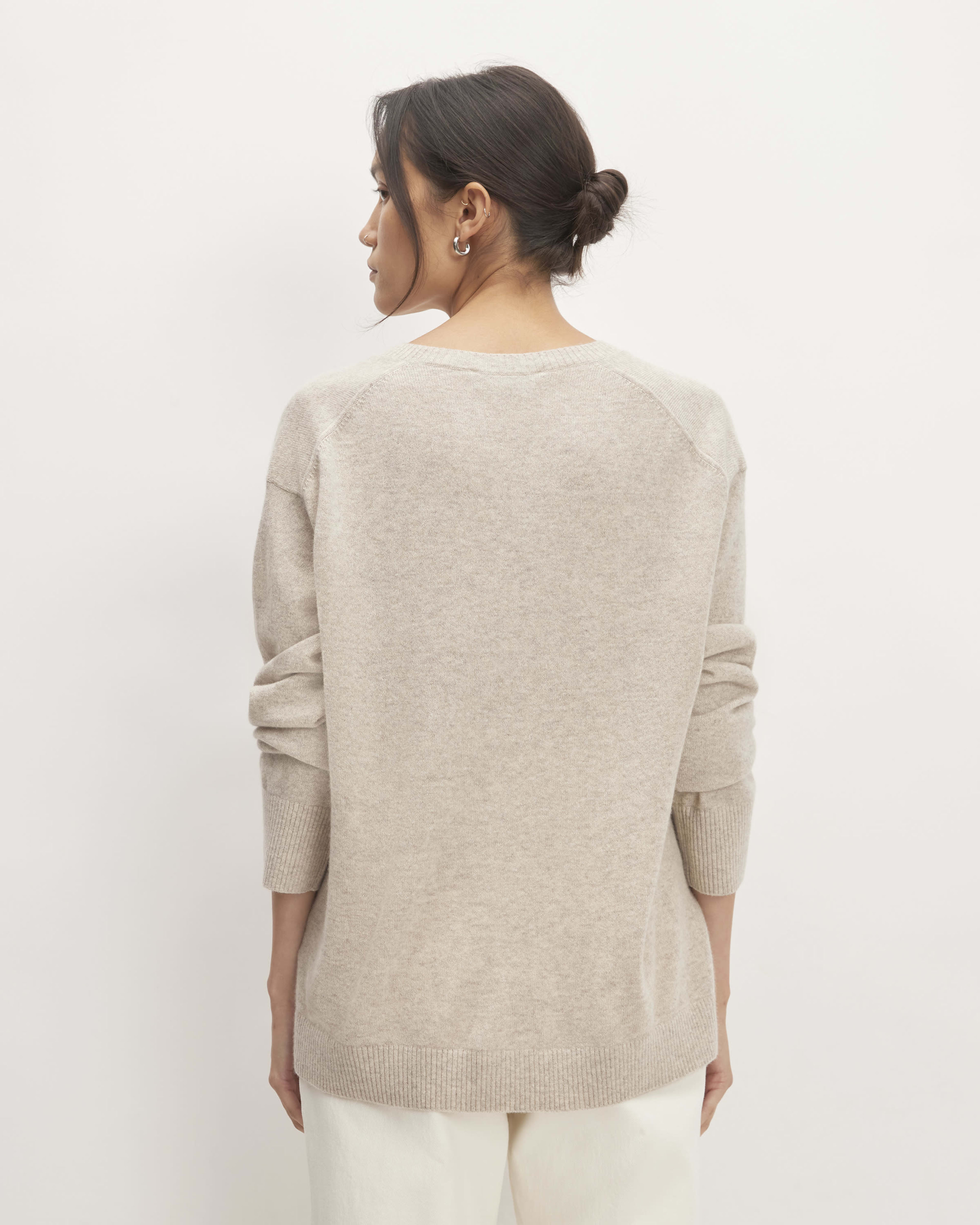 The Classic V in Cashmere | Canvas – Everlane
