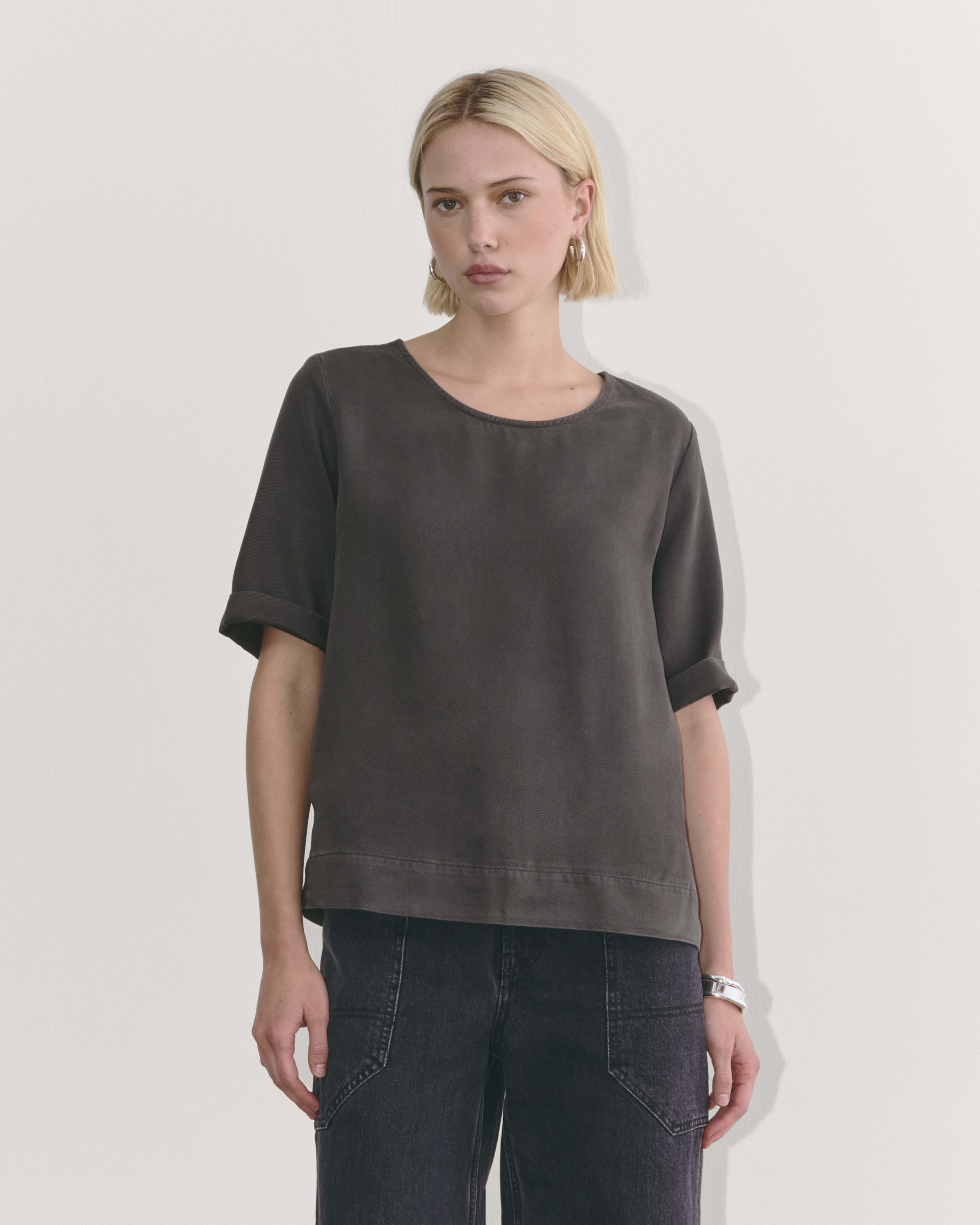 The Relaxed Tee in Buttersoft | Graphite – Everlane