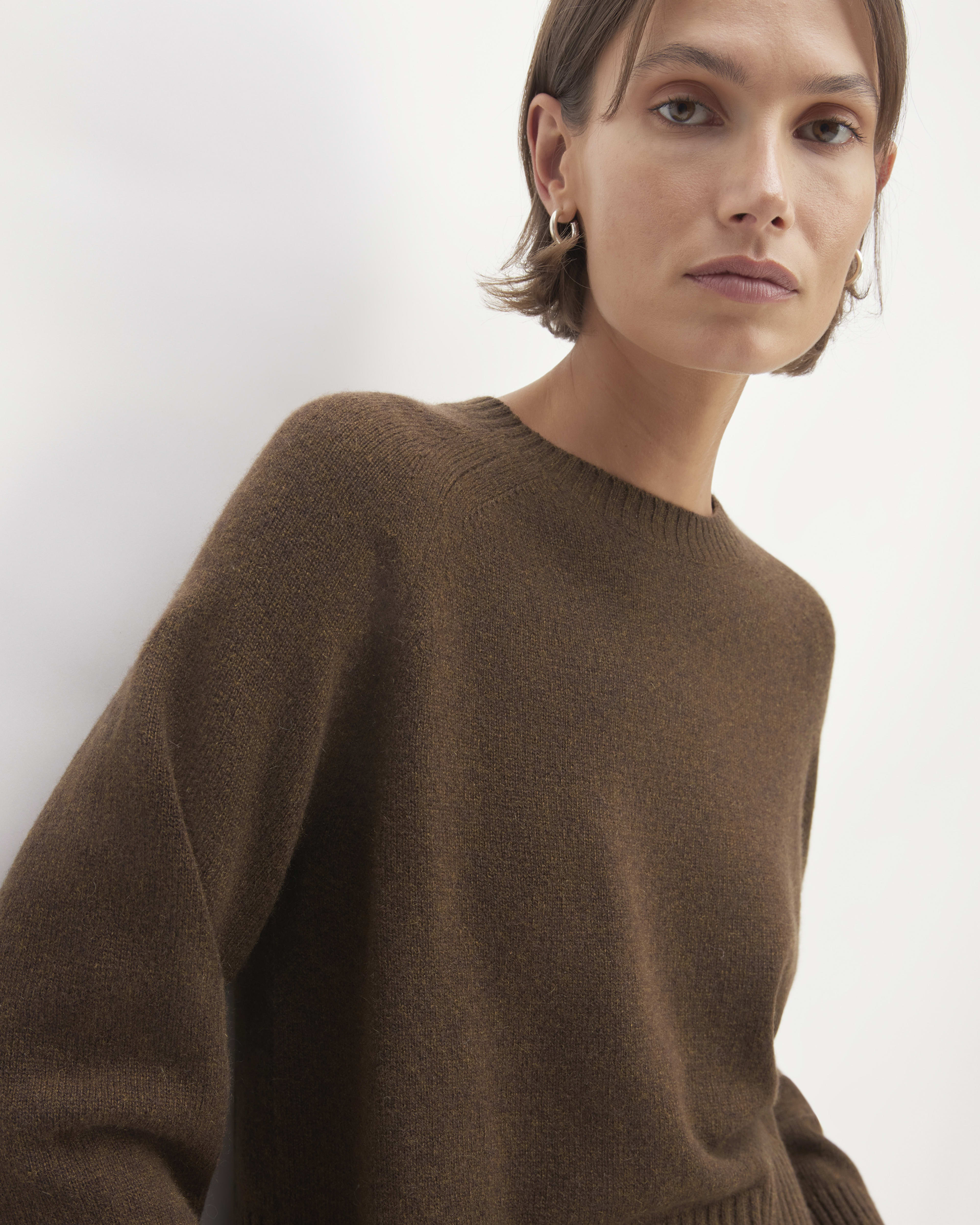 The Cashmere Boxy Crew Sweater Heather Cocoa – Everlane