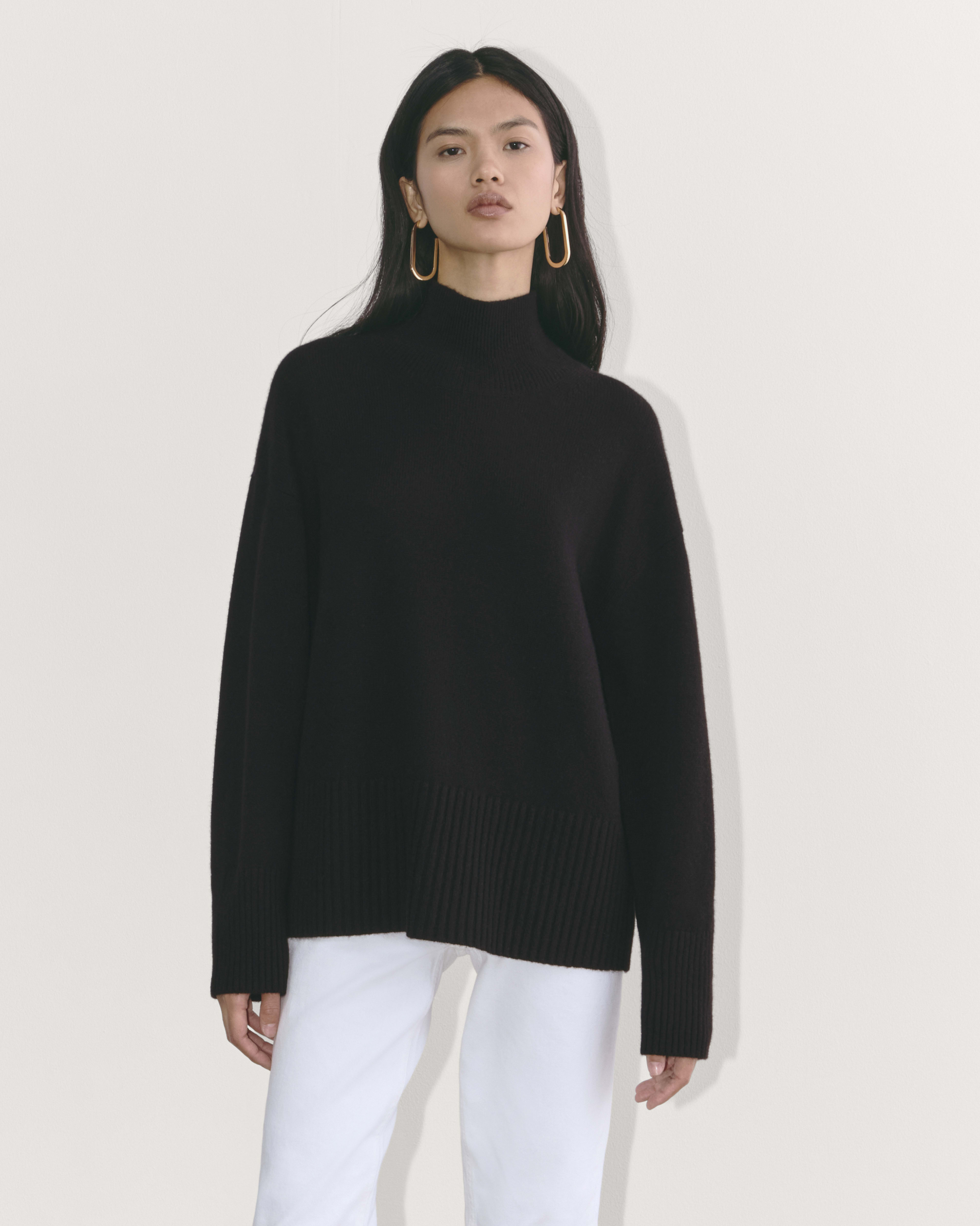 The Boxy Turtleneck in Cashmere Black – Everlane