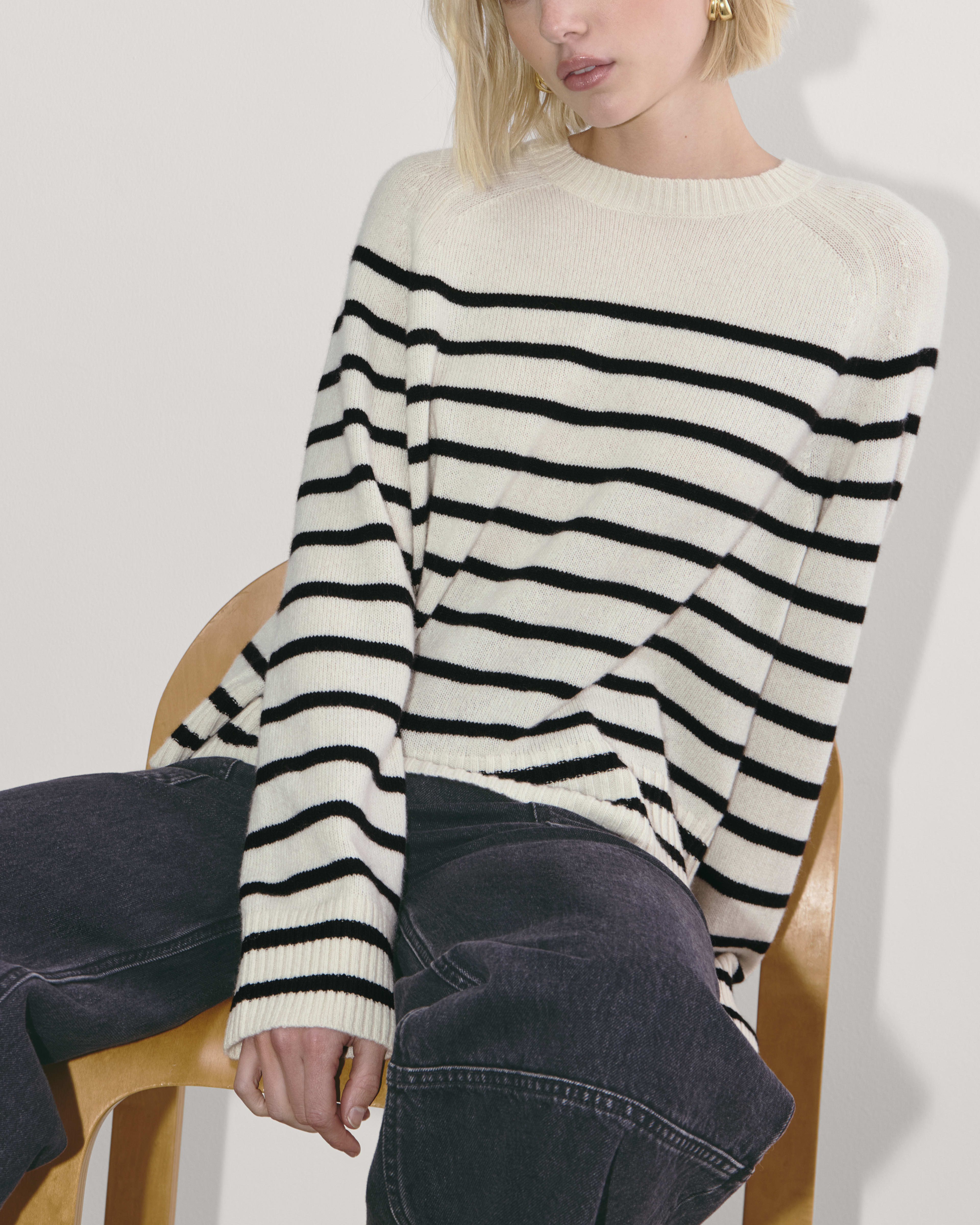 The Boxy Crew in Cashmere | Bone / Black – Everlane