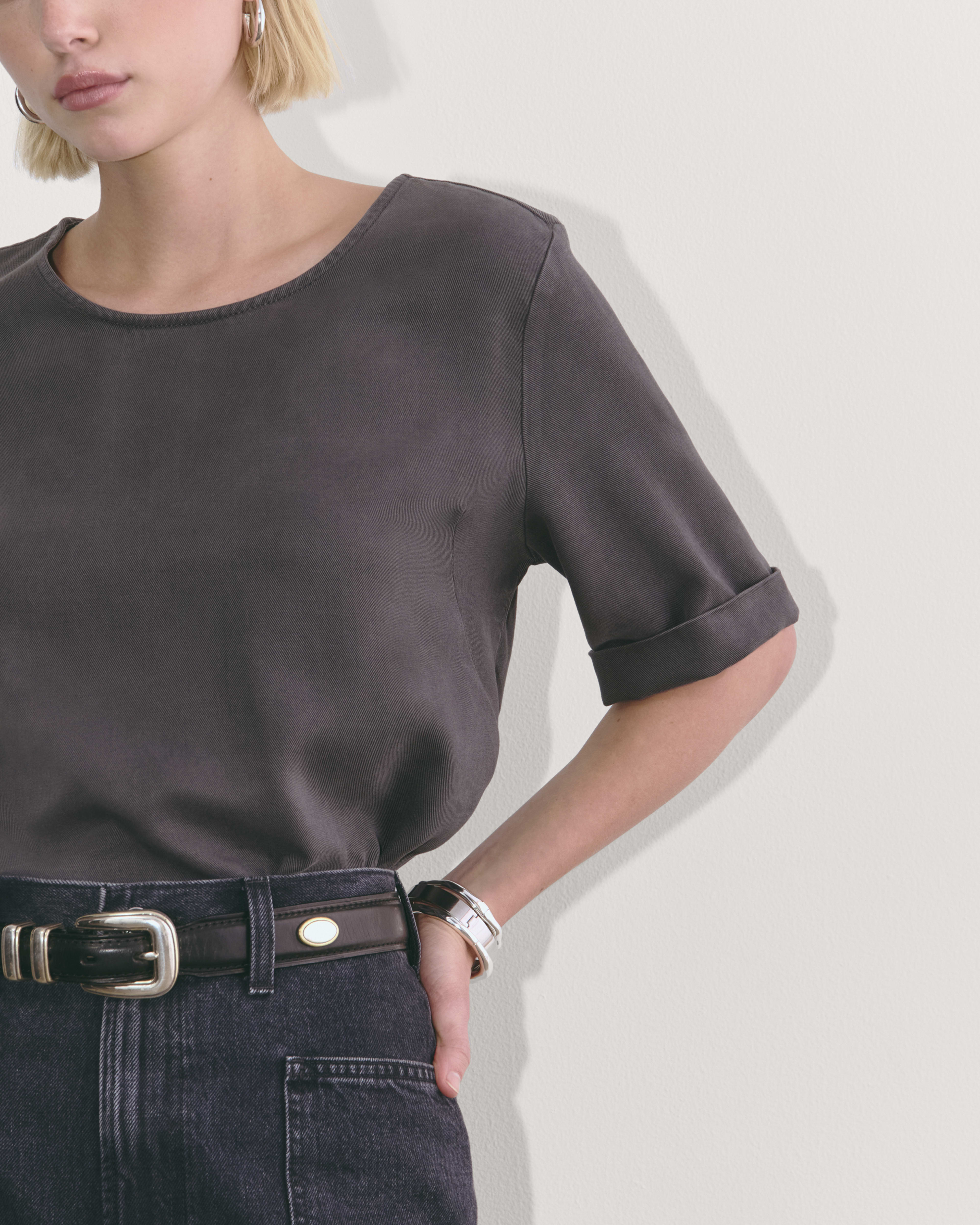 The Relaxed Tee in Buttersoft | Graphite – Everlane