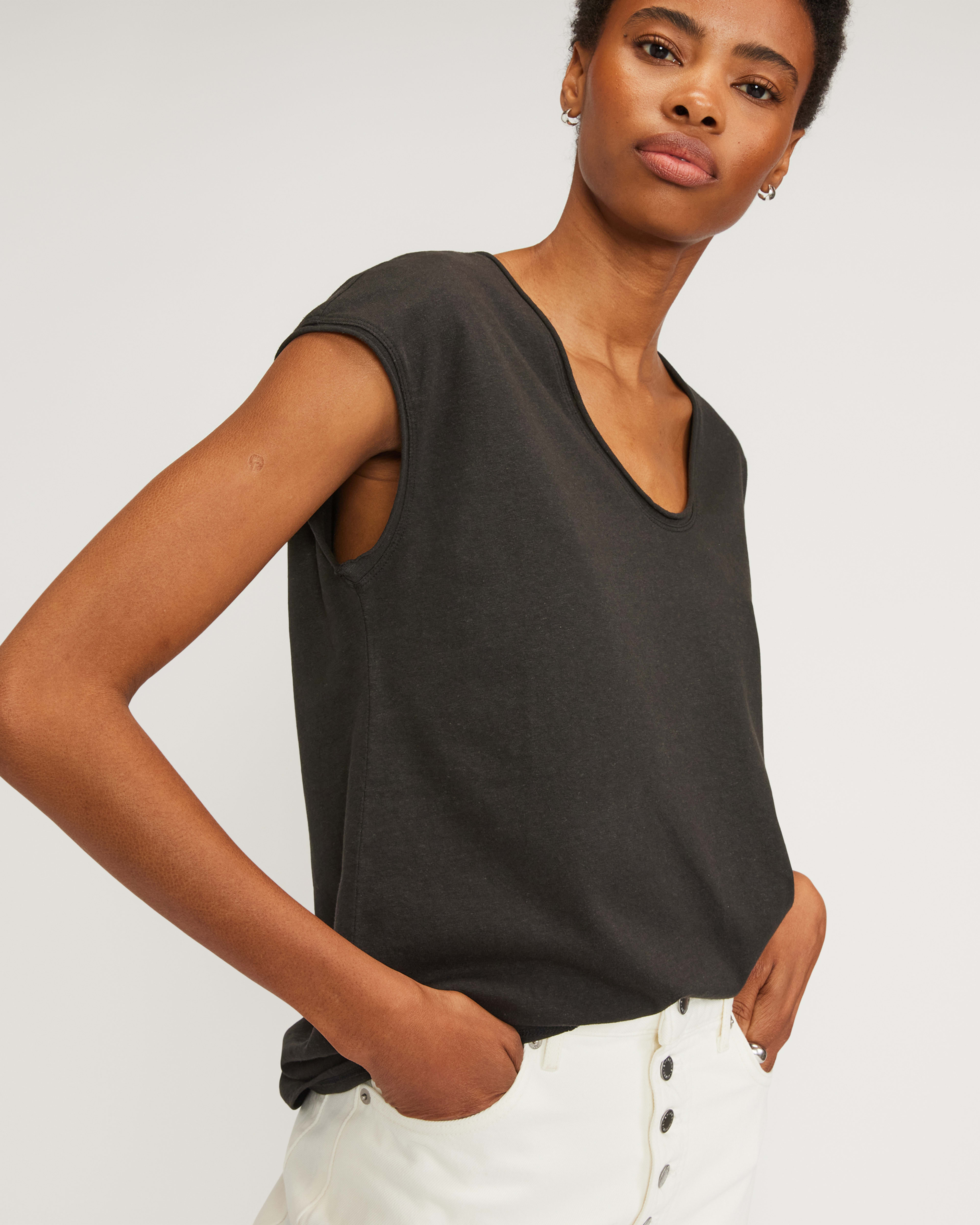 The Hemp Scoop-Neck Muscle Tee Black – Everlane
