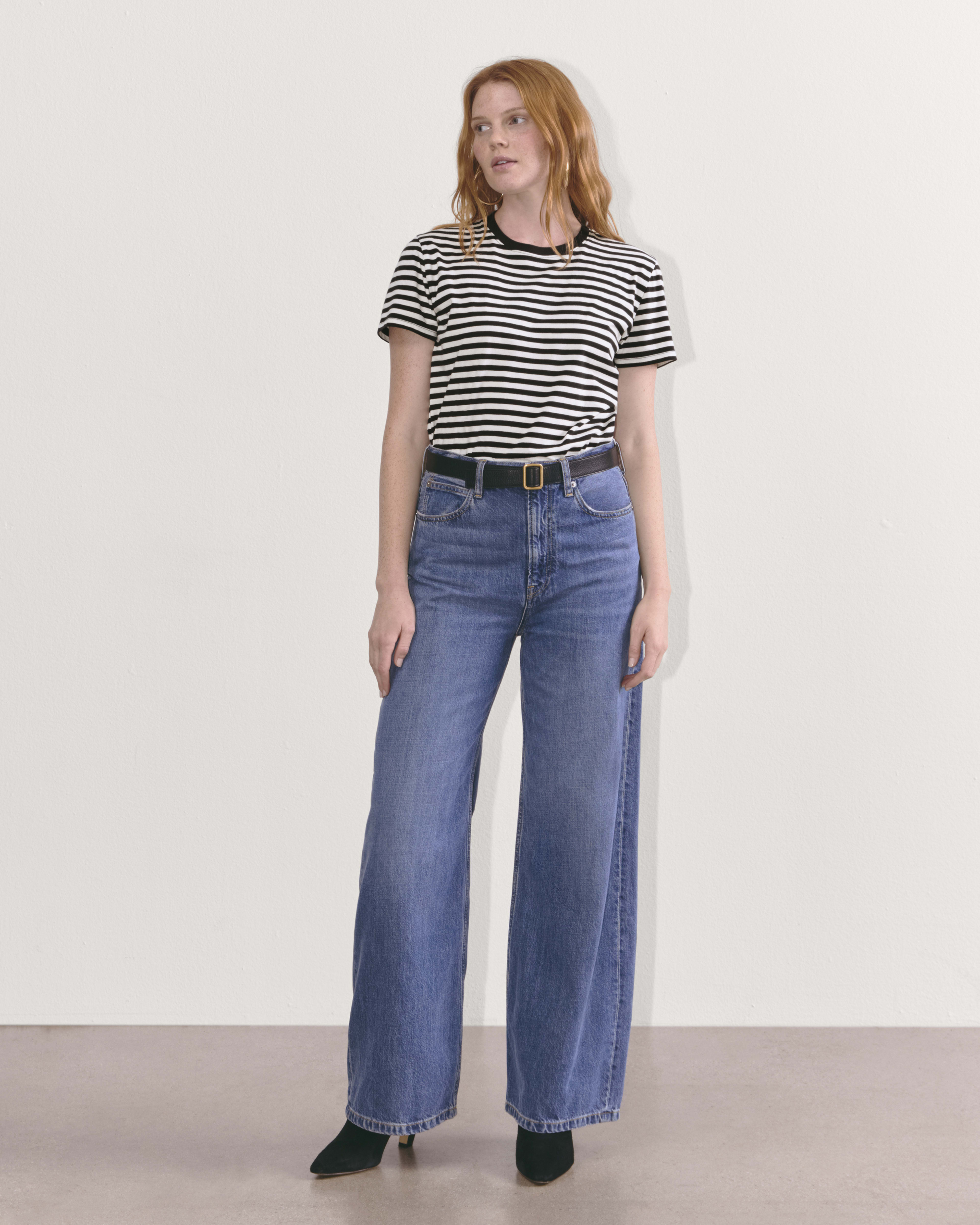 The Box-Cut Tee in Essential Cotton | Black / Bone | No Pocket – Everlane