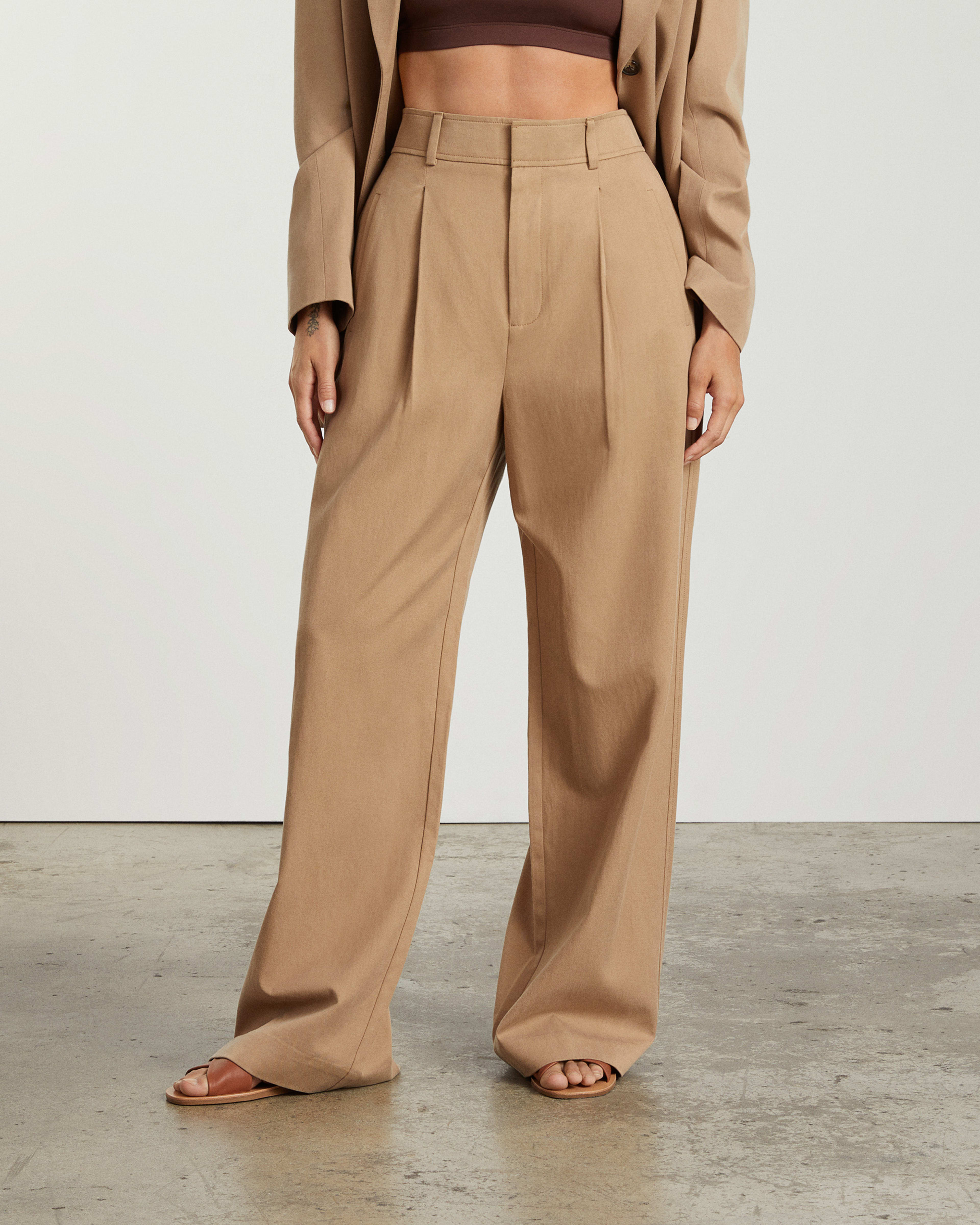 The Draper Pleated Pant in Buttersmooth | Ash Brown | 30" Inseam – Everlane
