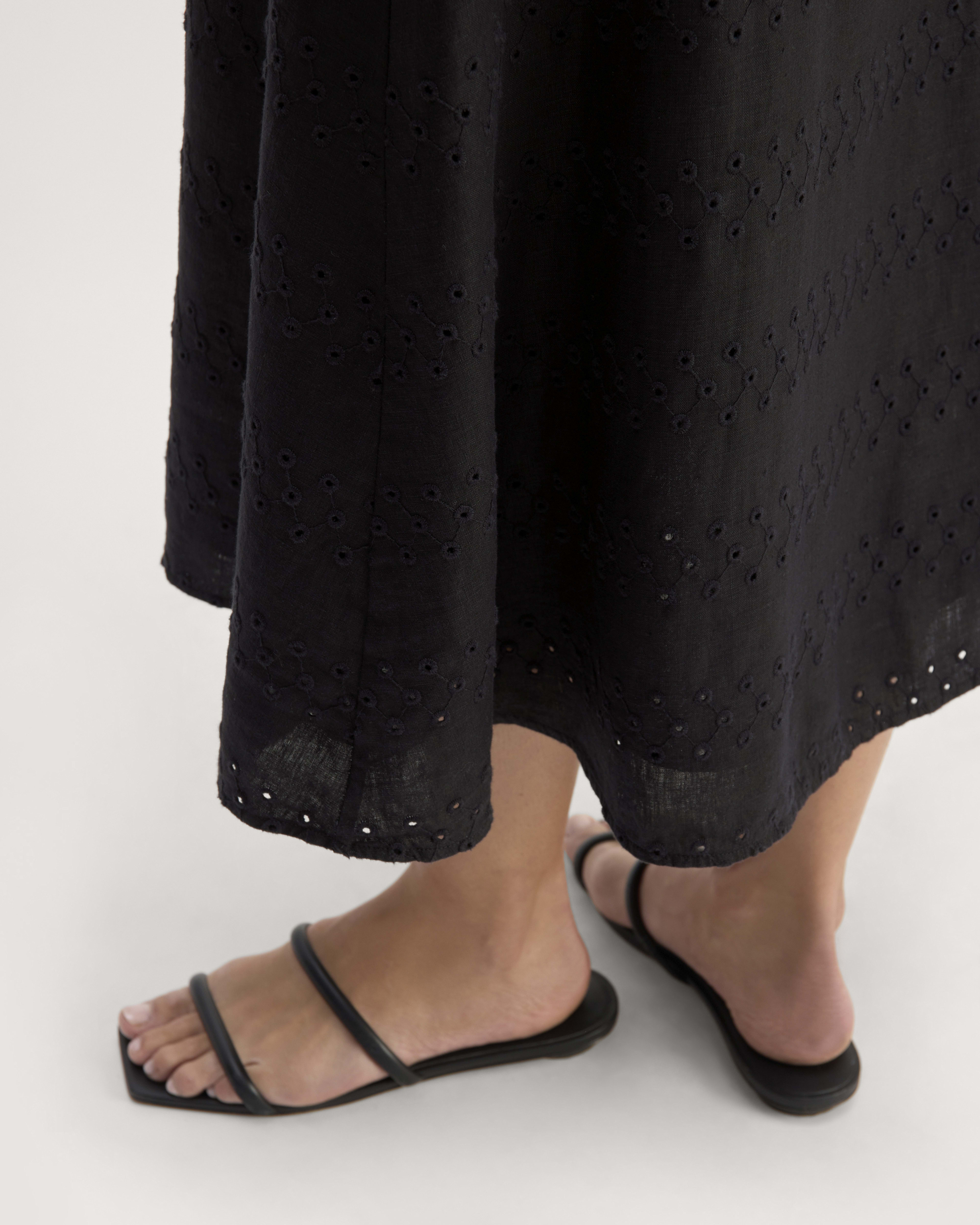 The Linen Eyelet Midi Skirt Black Eyelet – Everlane