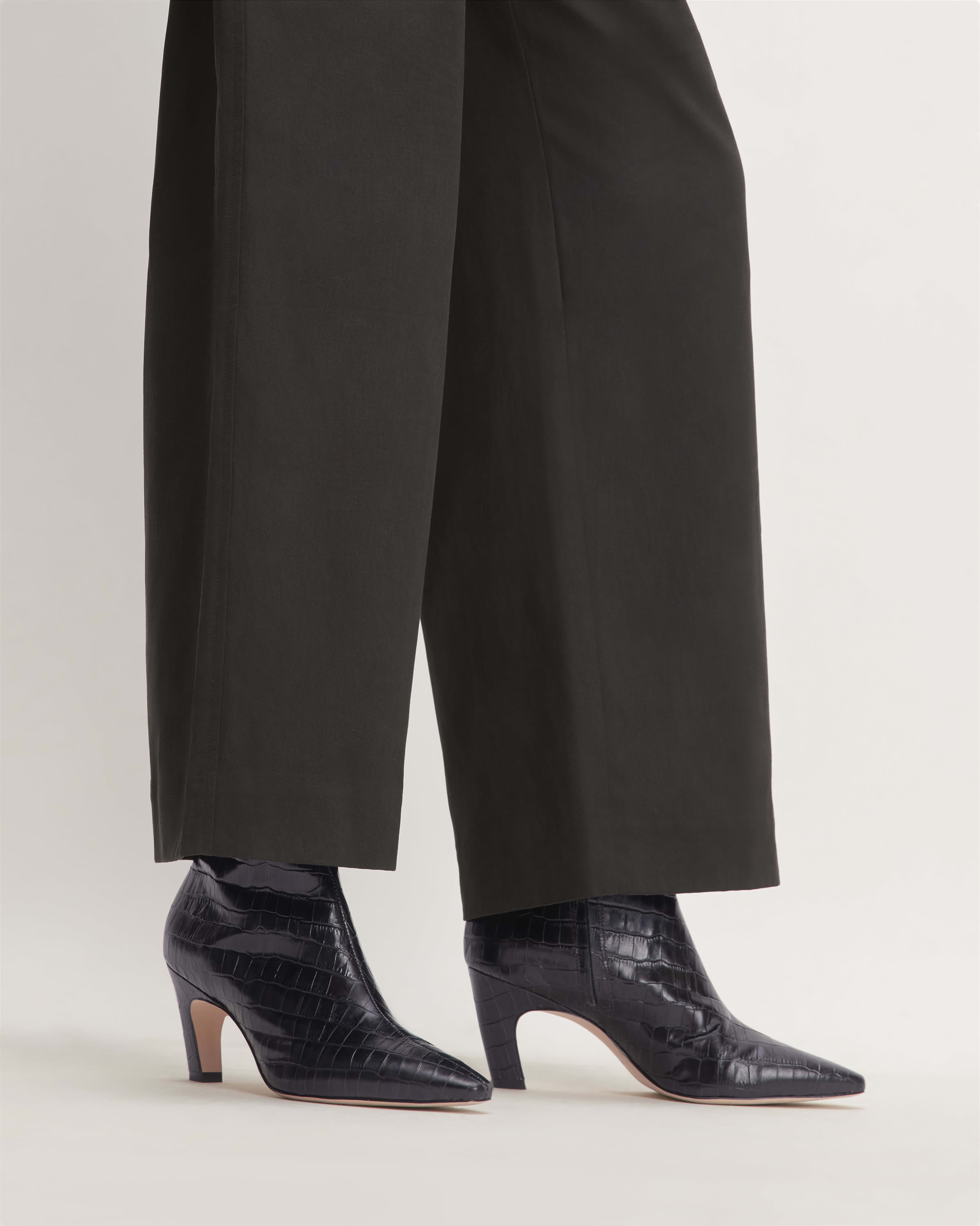 The Banana Heel Boot Black Crocodile – Everlane