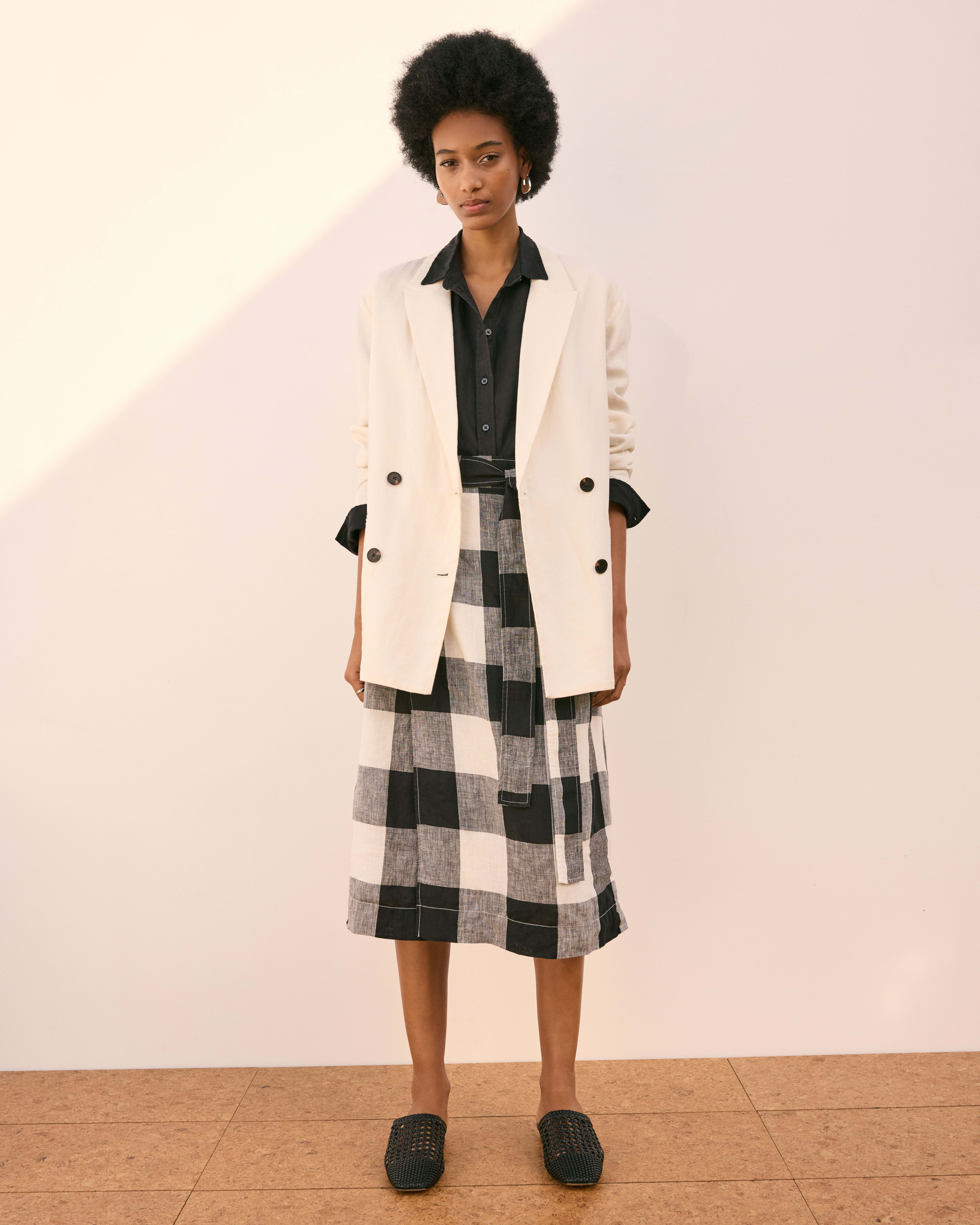 The Linen Wrap Skirt Bone / Black Check – Everlane