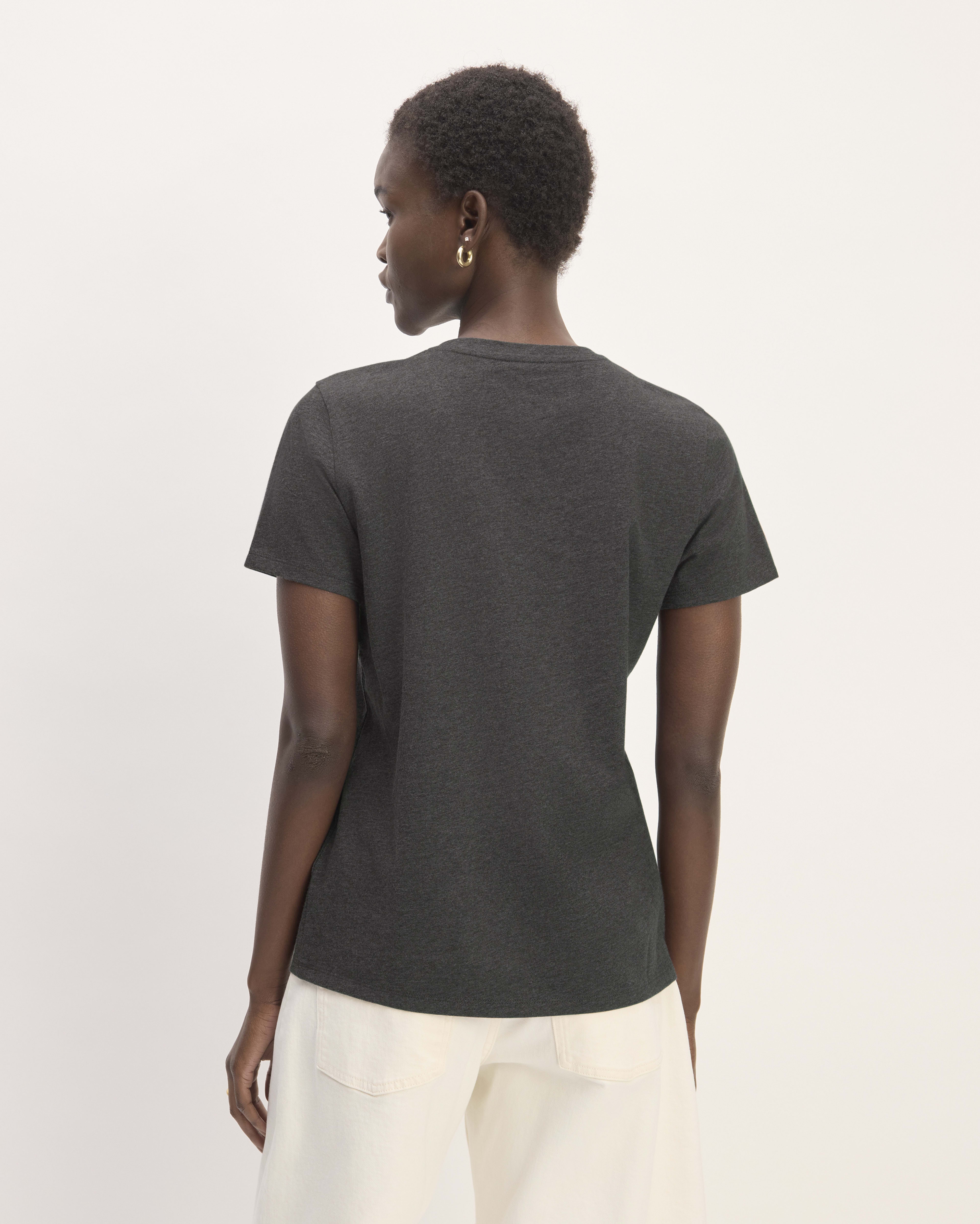 The Slim V-Neck Tee in Essential Cotton | Heathered Soot – Everlane
