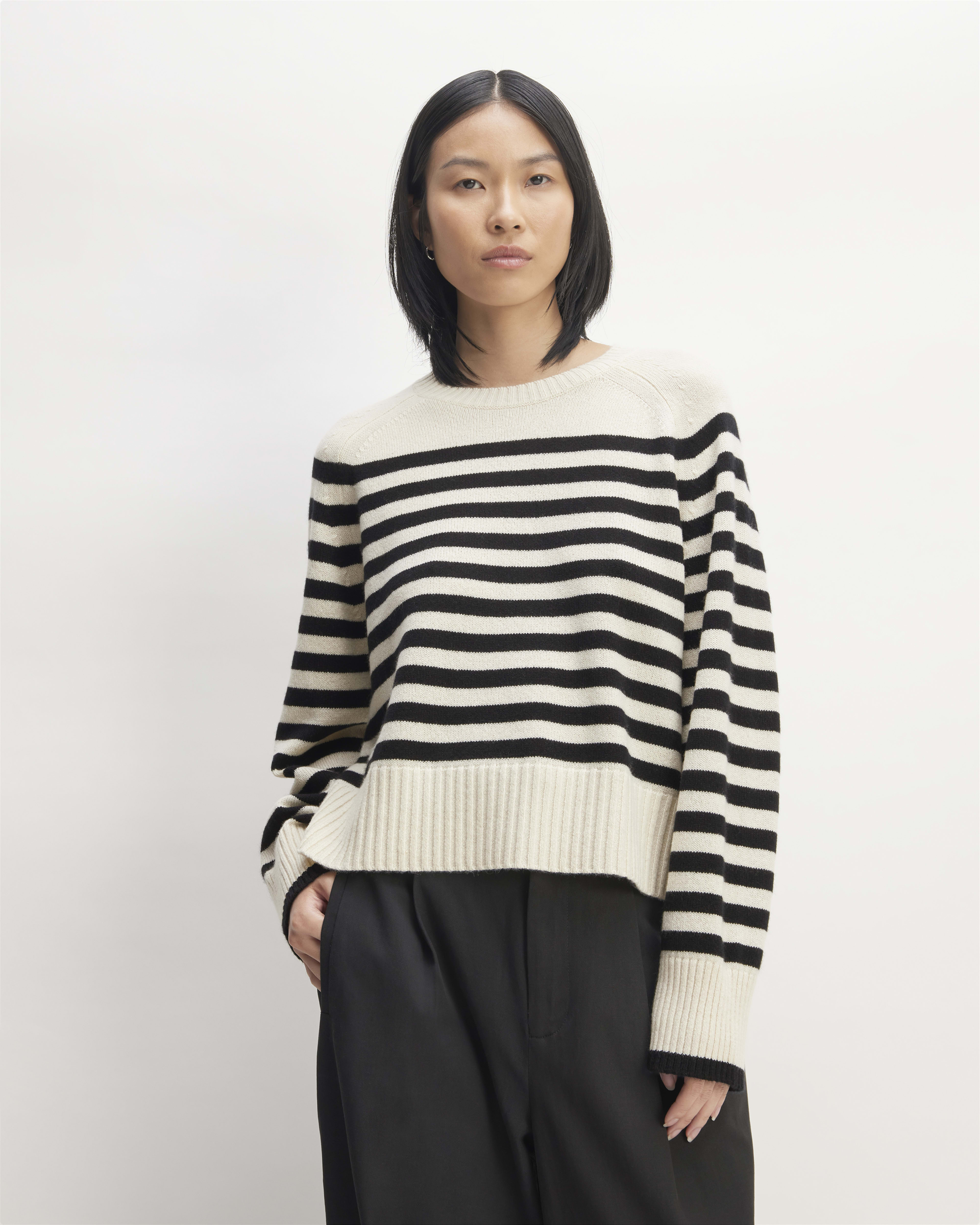 The Cashmere Boxy Crew Sweater Bone / Black – Everlane