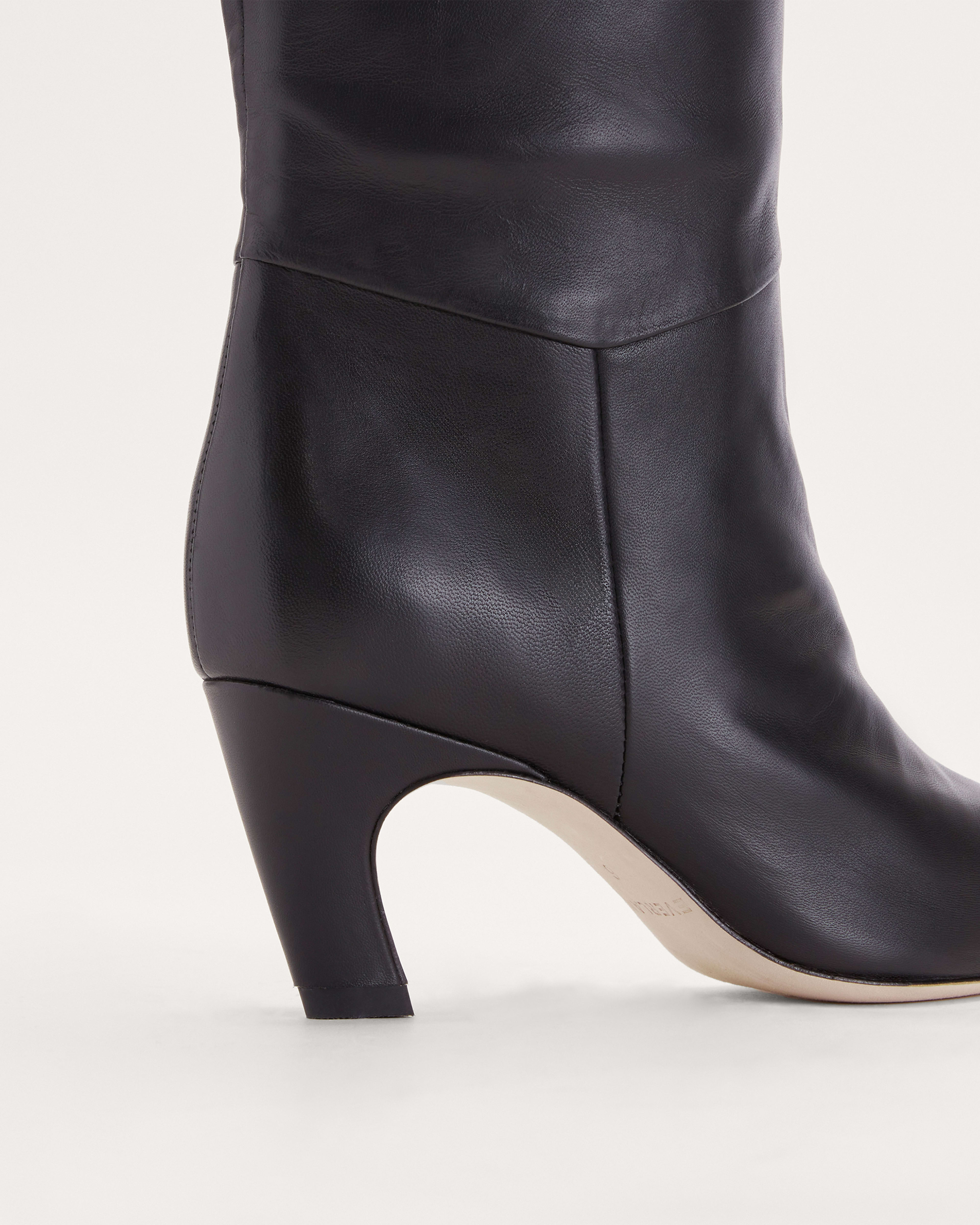The Banana Boot | Black – Everlane