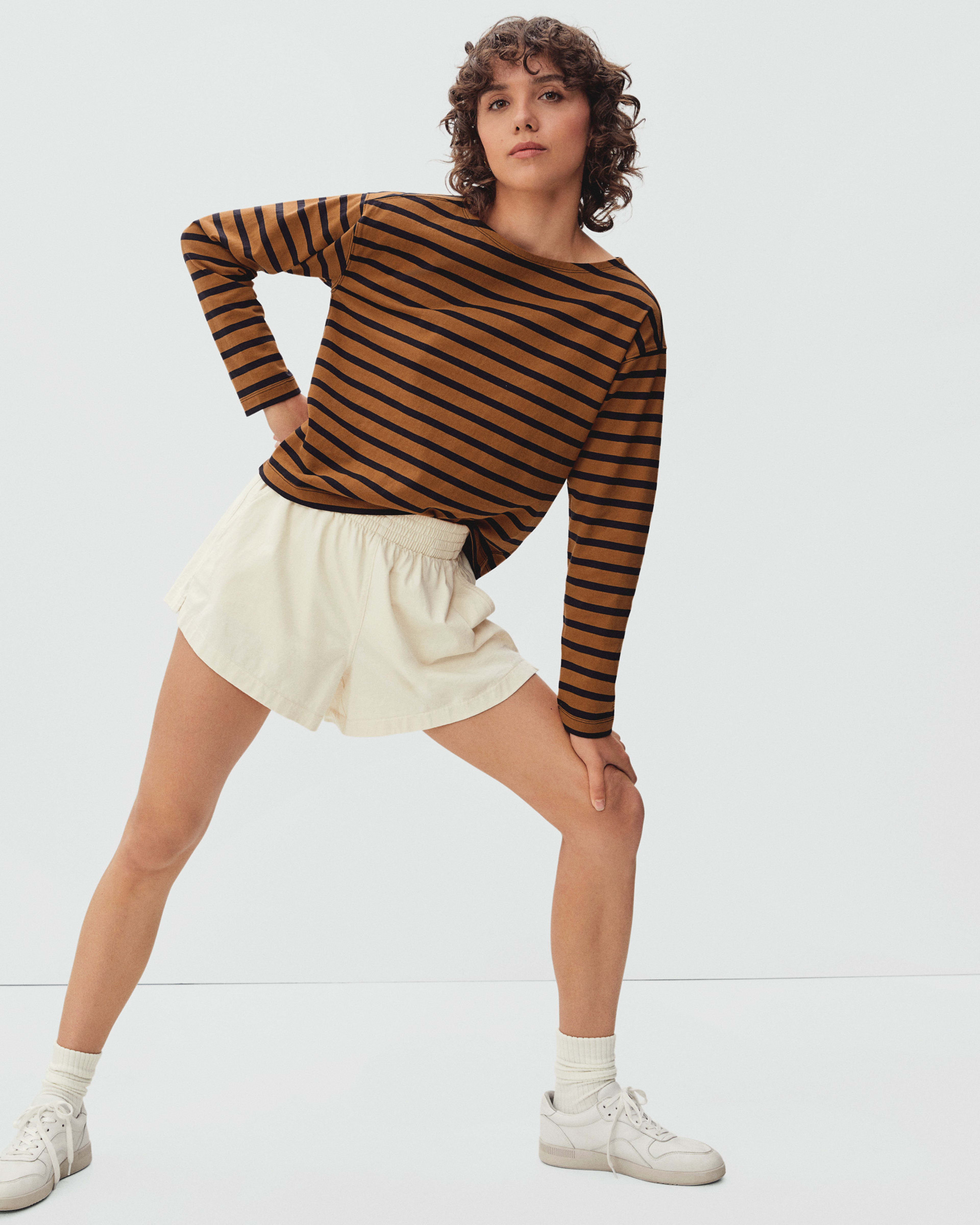 The Mariner Tee | Toasted Almond / Black – Everlane