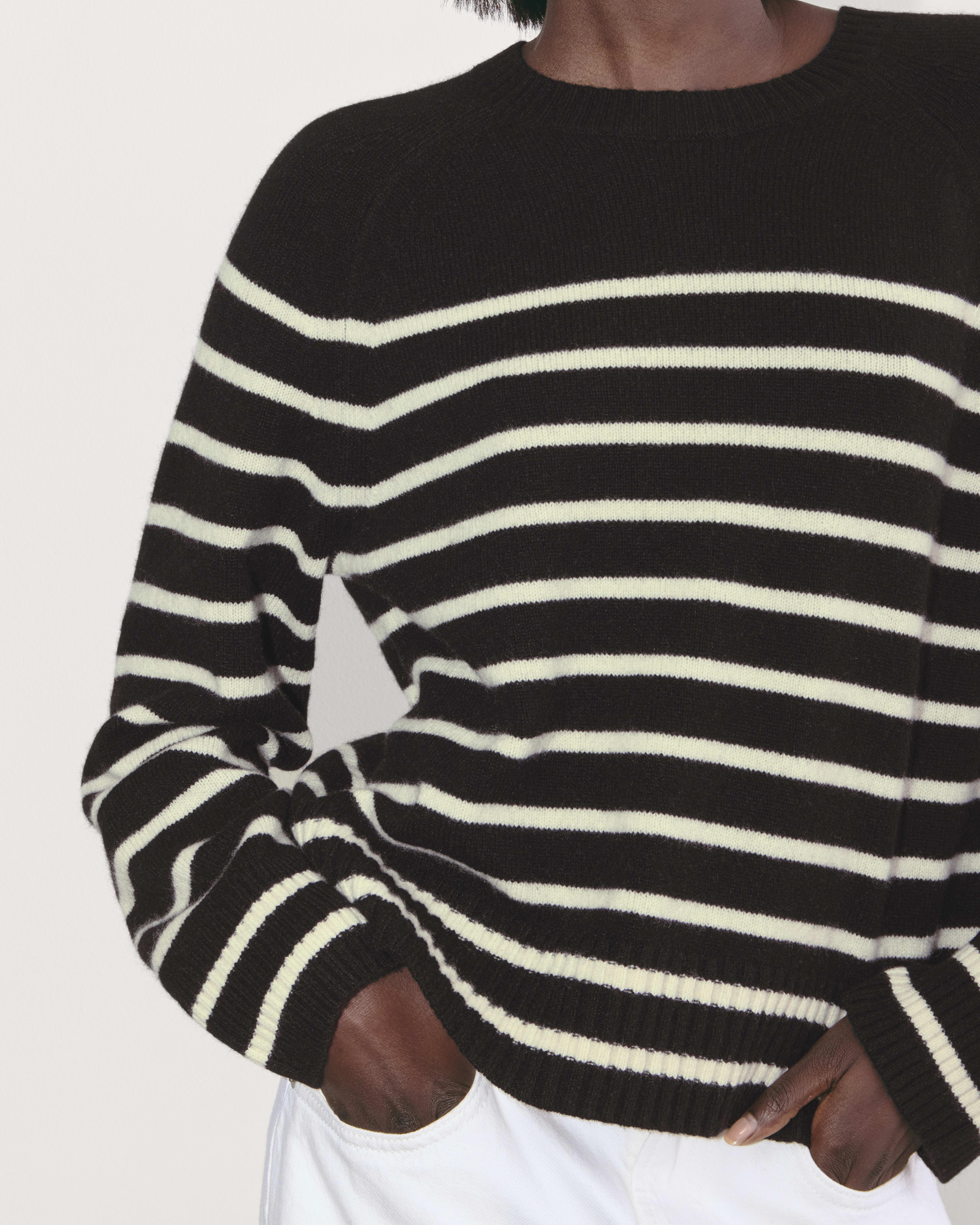 The Boxy Crew in Cashmere | Black / Bone – Everlane