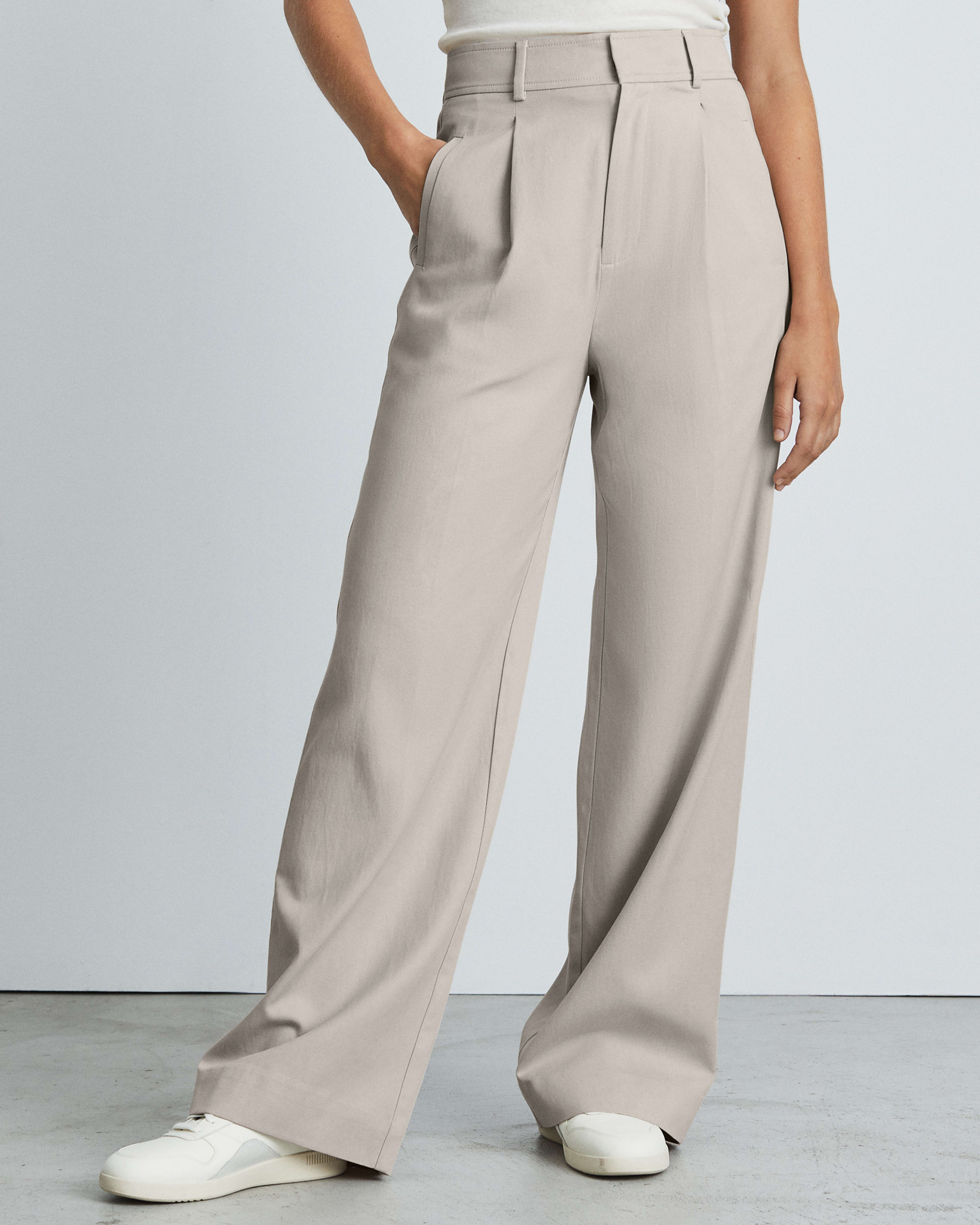 The Draper Pleated Pant in Buttersmooth | Sandstone | 32" Inseam – Everlane