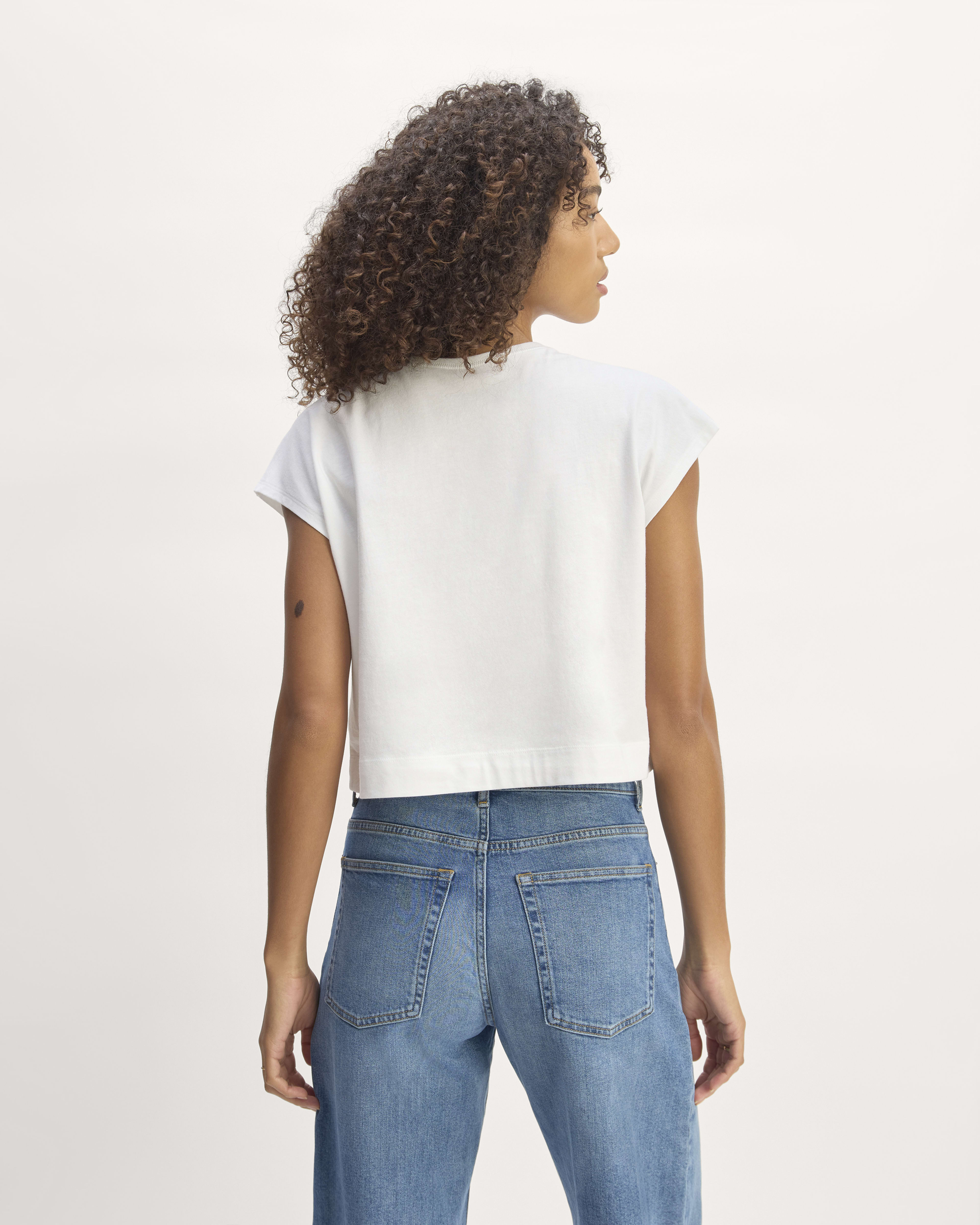The Muscle Cropped Tee in Essential Cotton White – Everlane