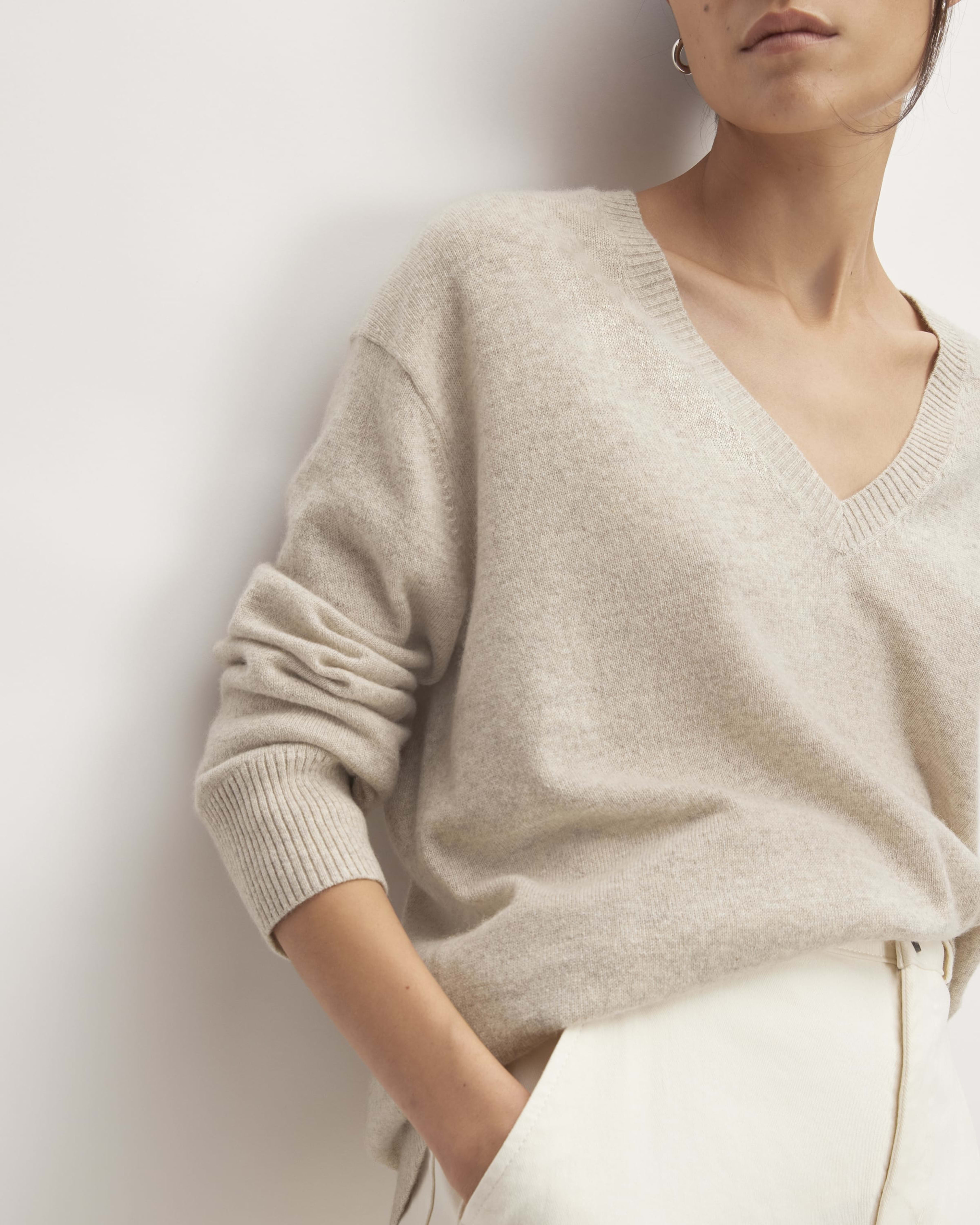 The Classic V in Cashmere | Canvas – Everlane