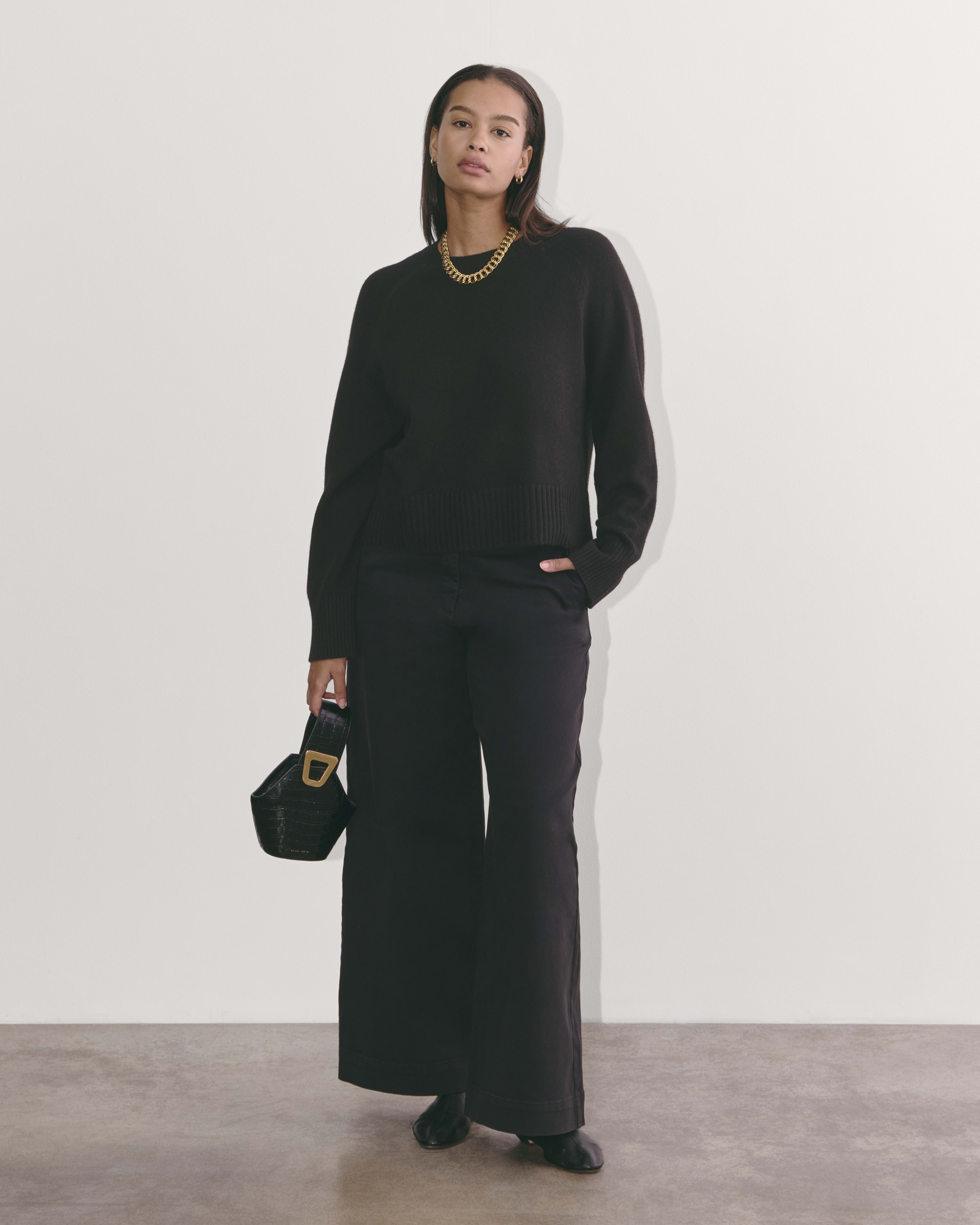 The Boxy Crew in Cashmere | Black – Everlane