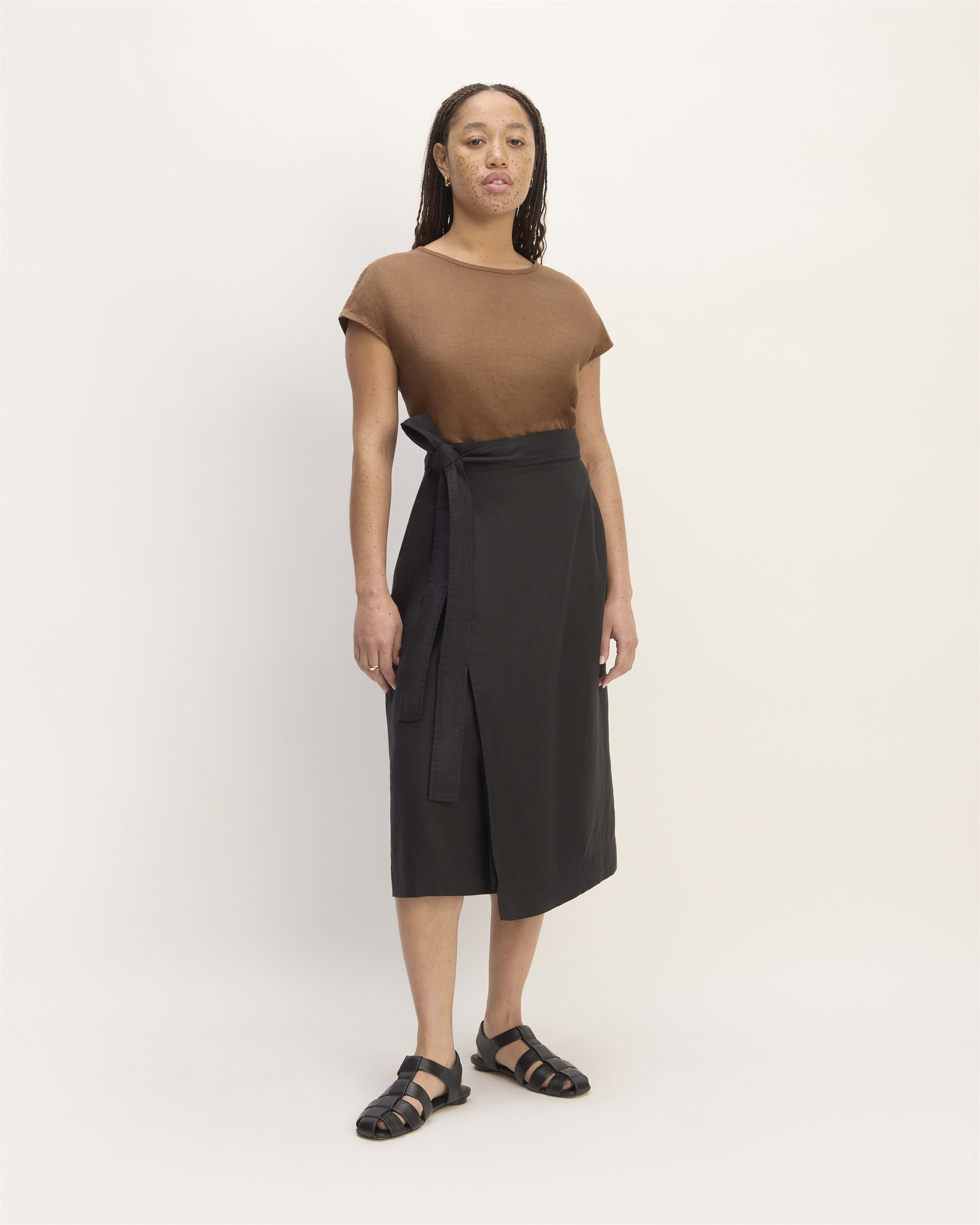 The Muscle Top in Linen | Carob Brown – Everlane