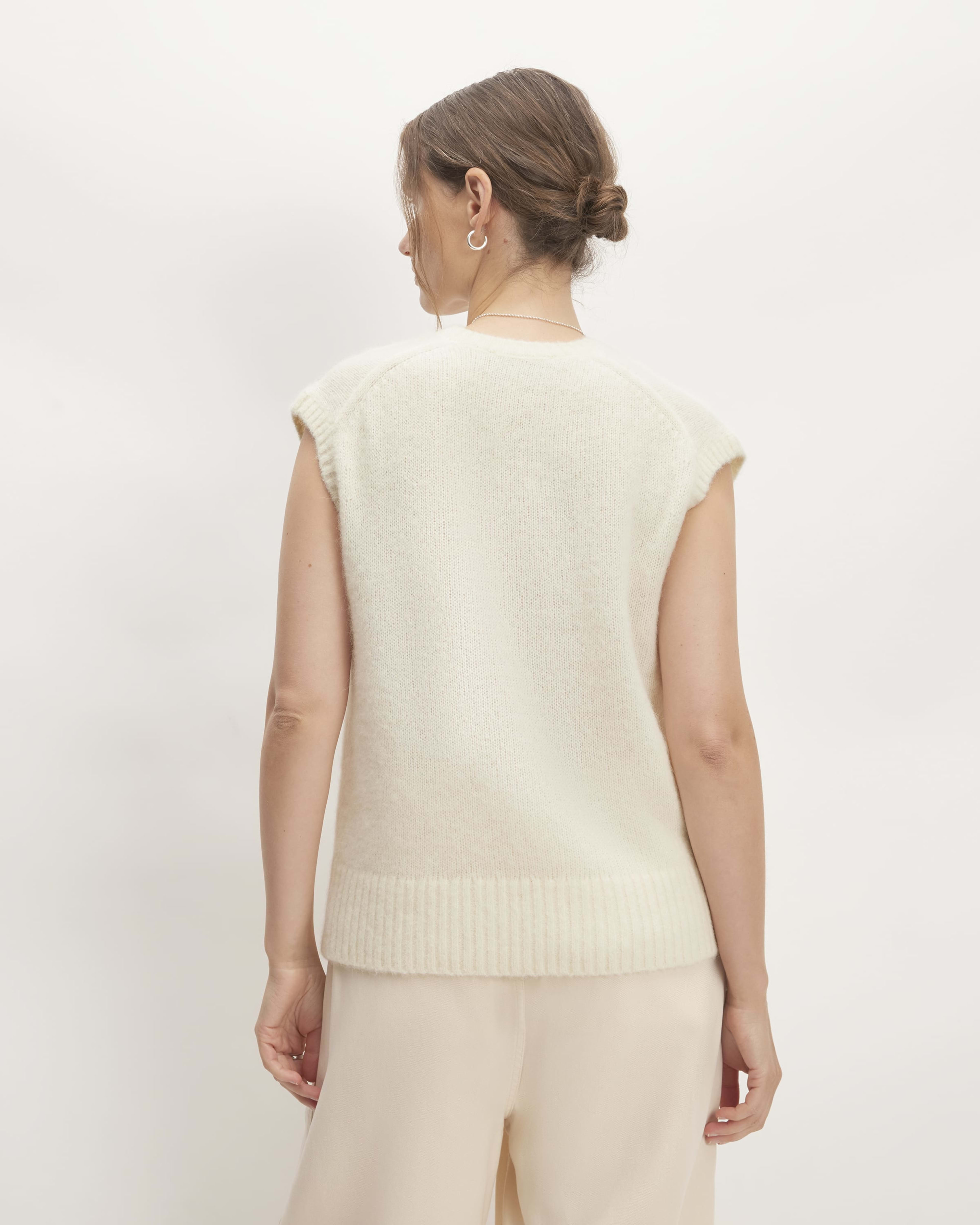 The Alpaca V-Neck Vest Snow – Everlane