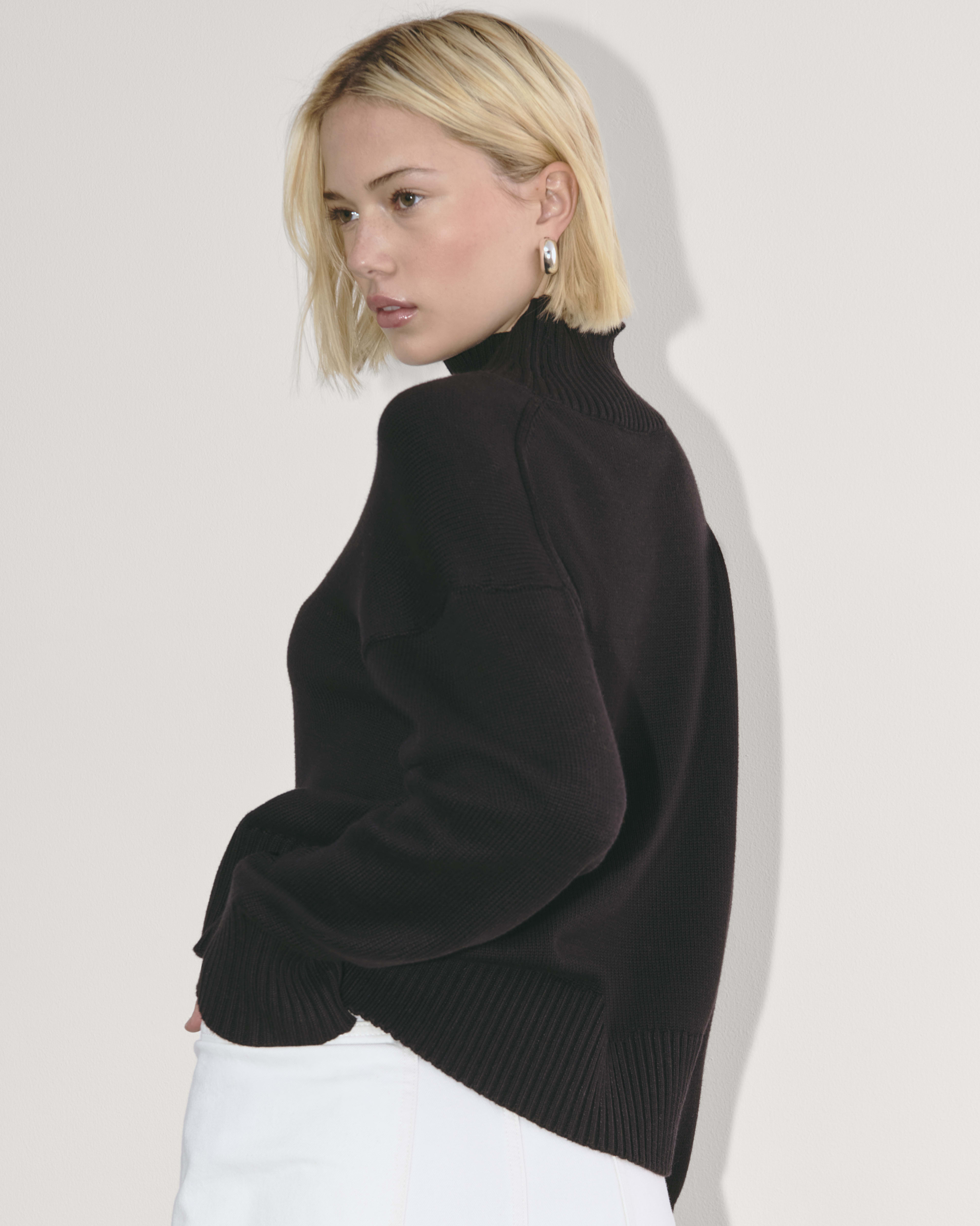 The Boxy Turtleneck in Everyday Cotton | Black – Everlane