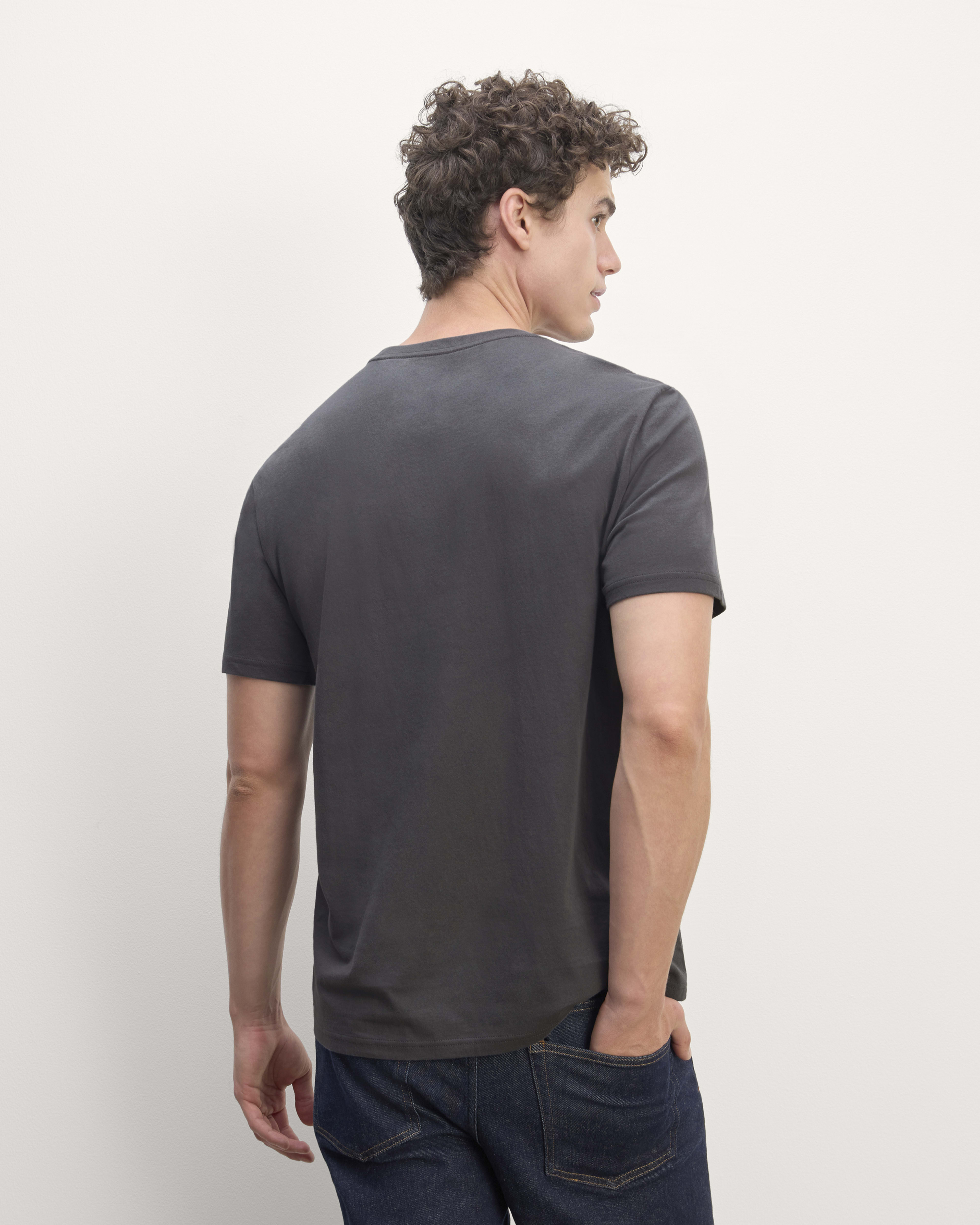 The Essential Organic Crew Graphite – Everlane