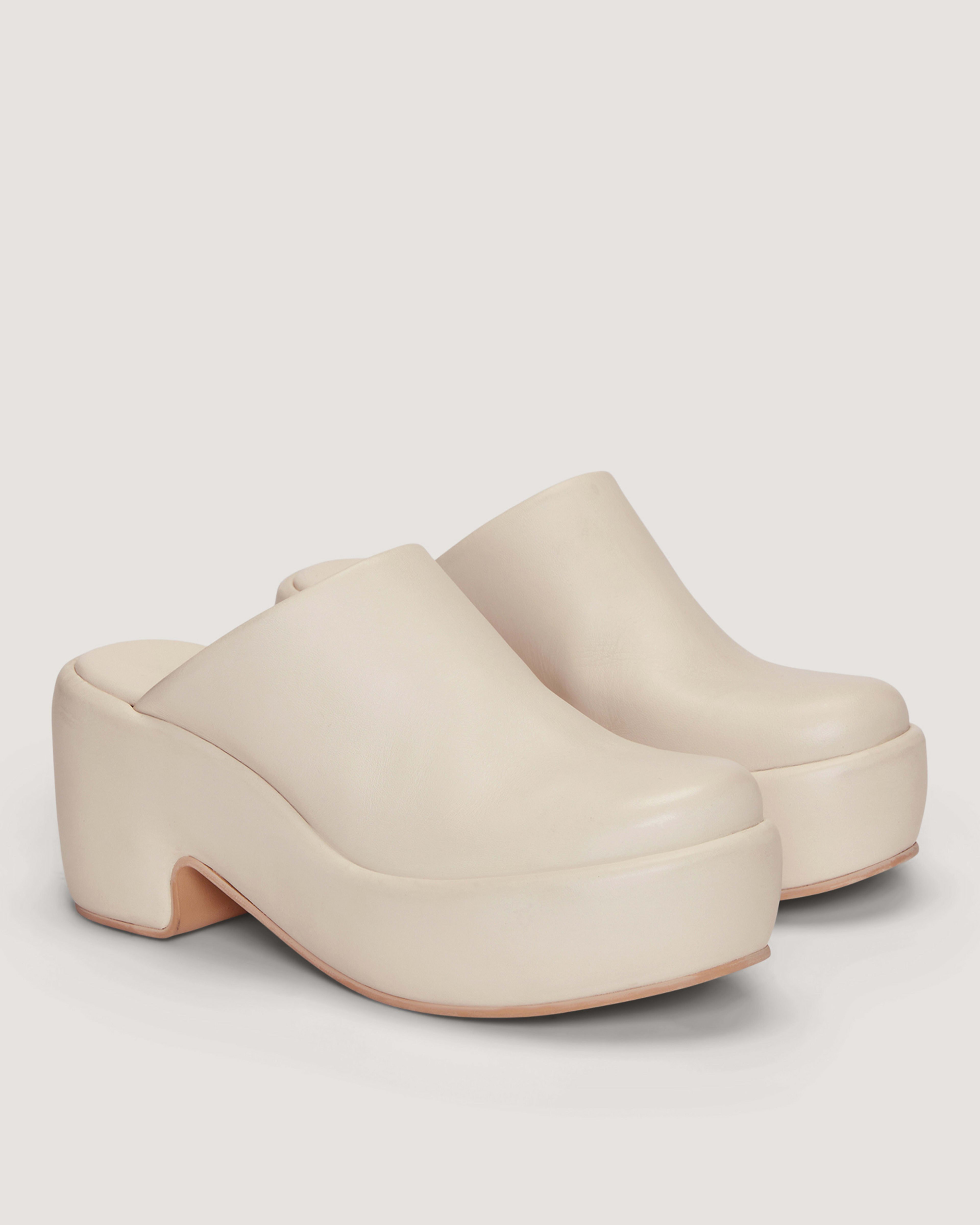 The Puffa Clog Parchment – Everlane