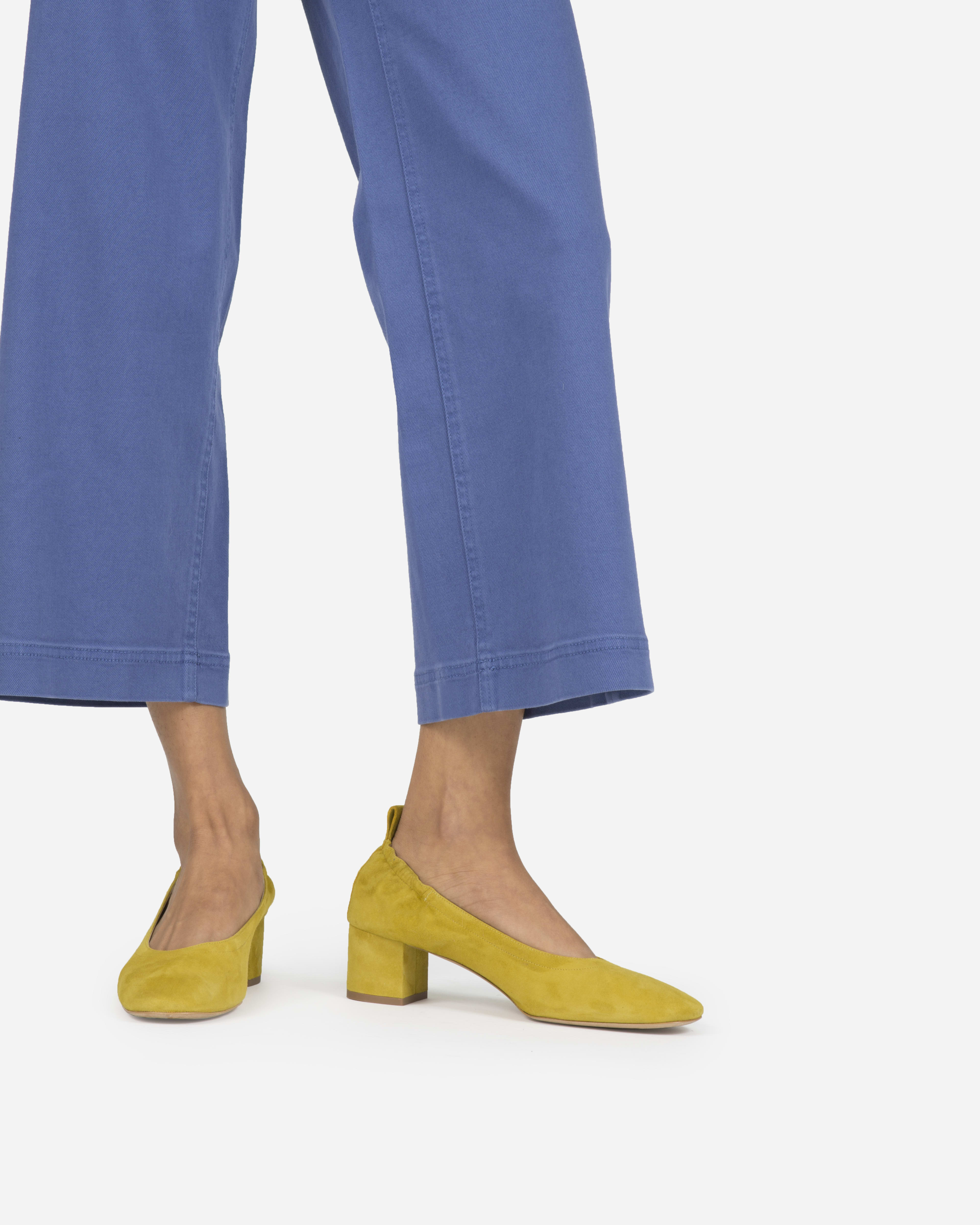 The Day Heel in Narrow Fit Citron Suede – Everlane