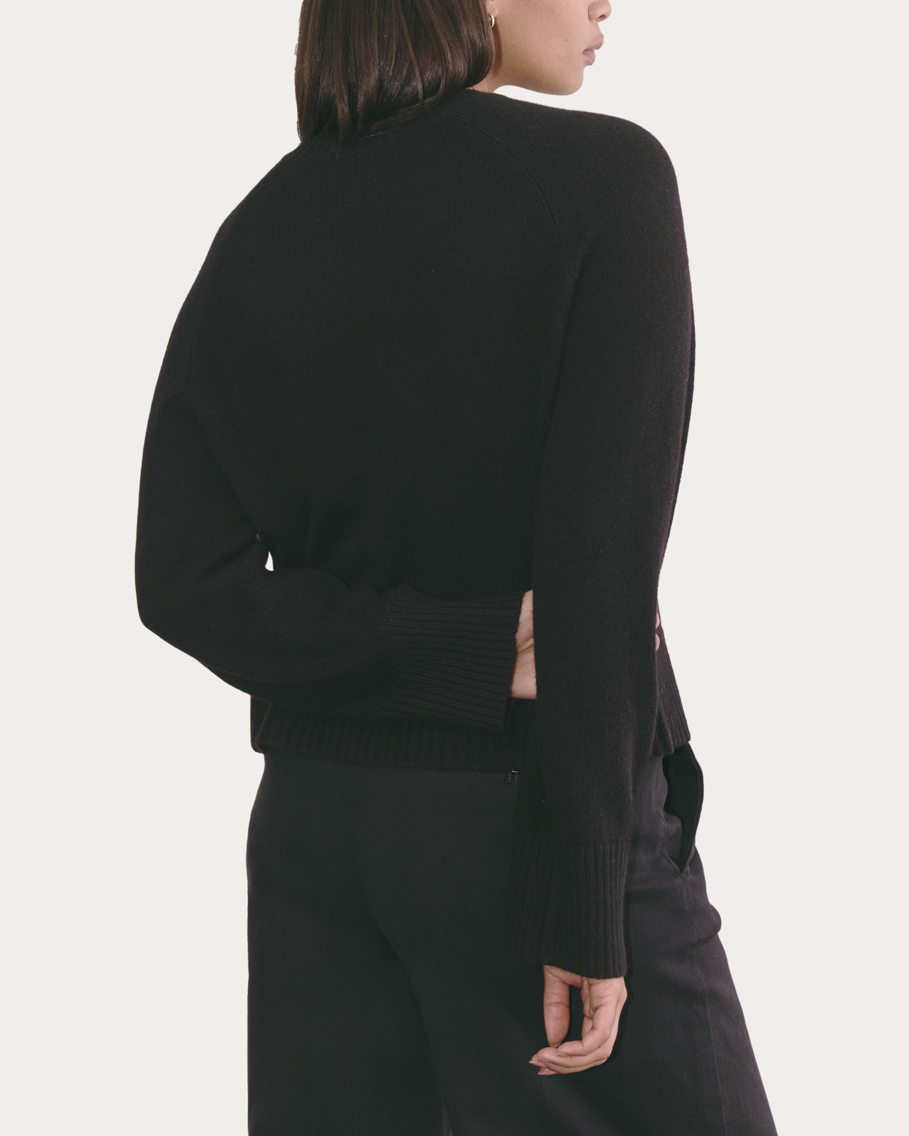 The Boxy Crew in Cashmere | Black – Everlane