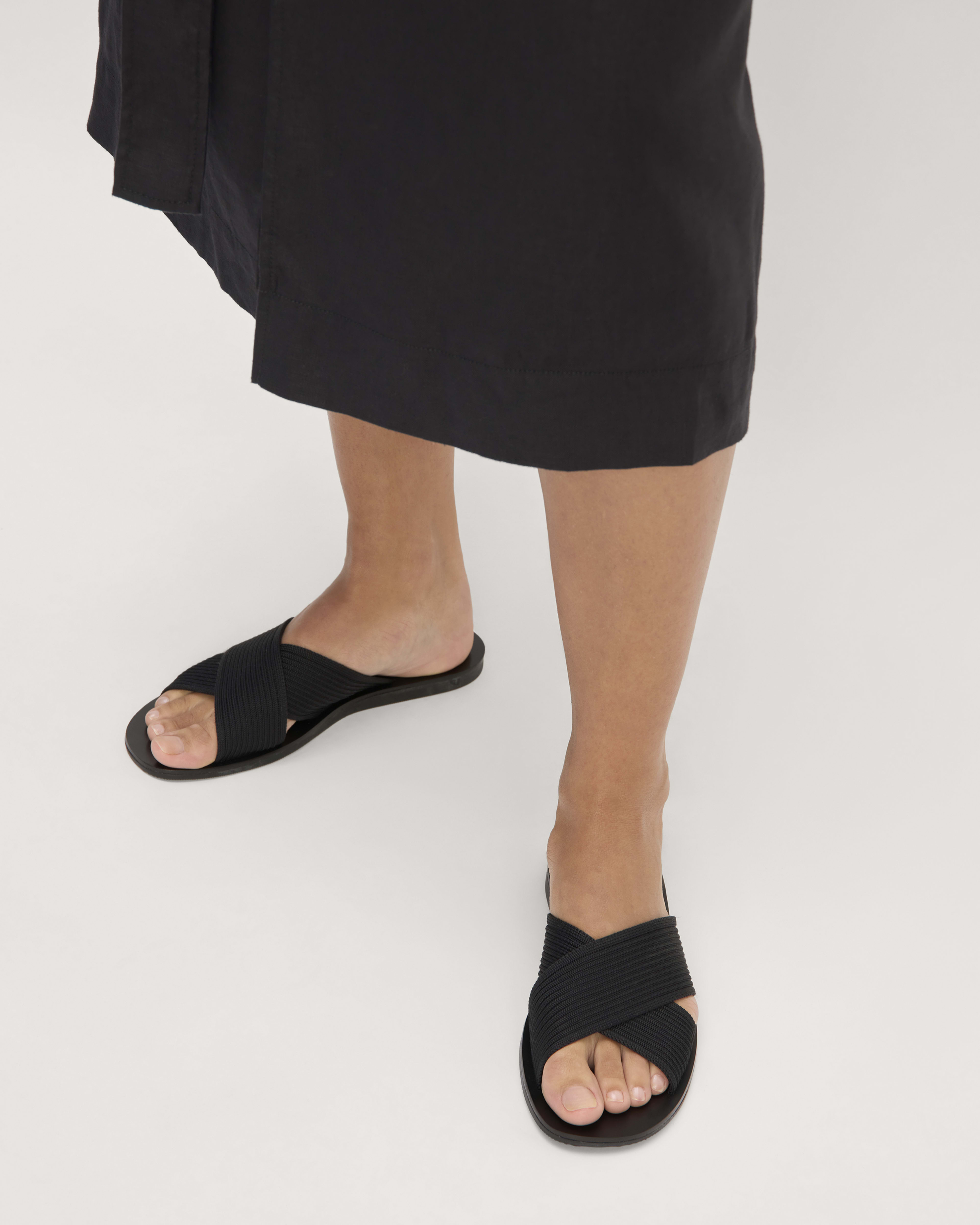 The Day Crossover Sandal | Black – Everlane