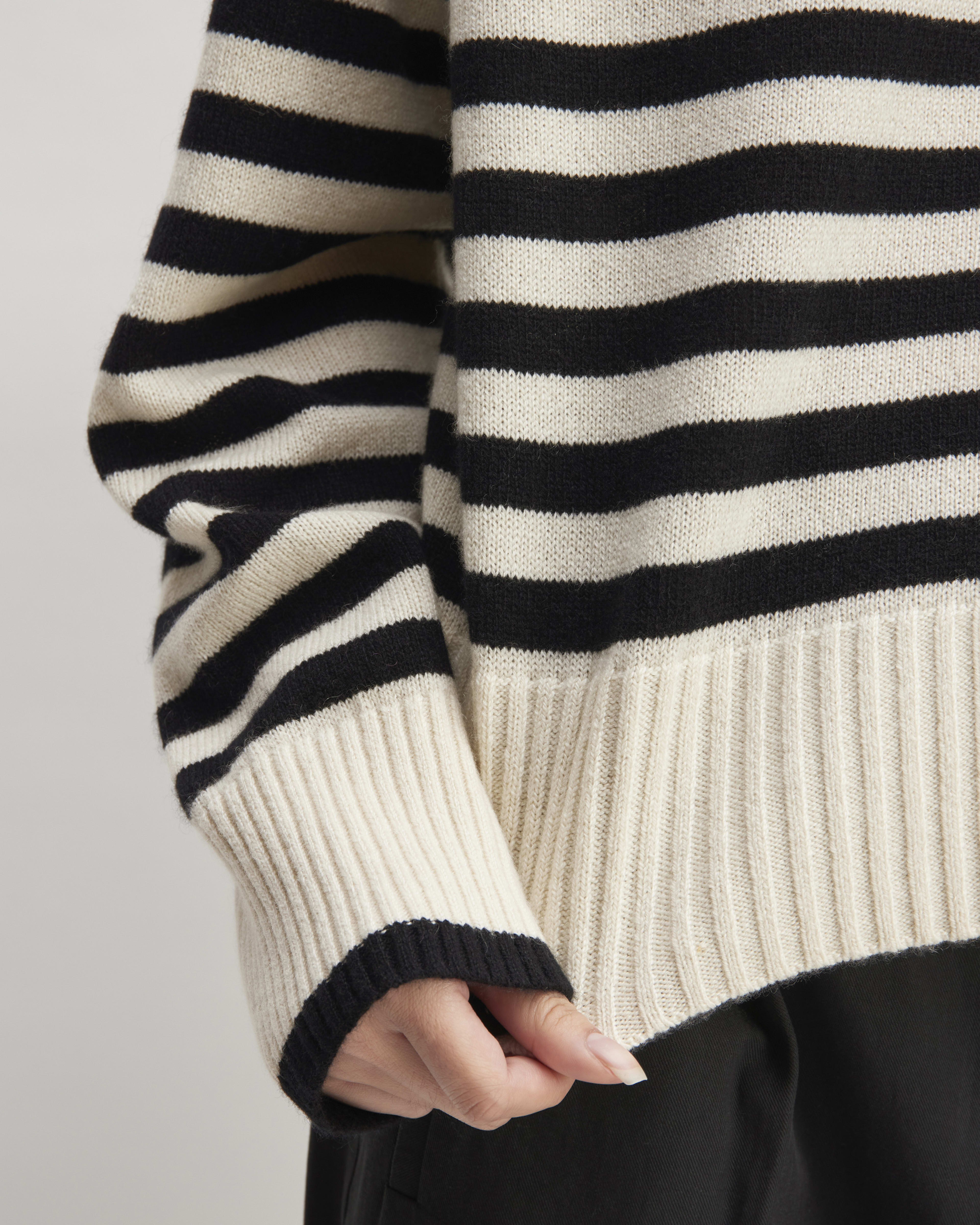 The Cashmere Boxy Crew Sweater Bone / Black – Everlane