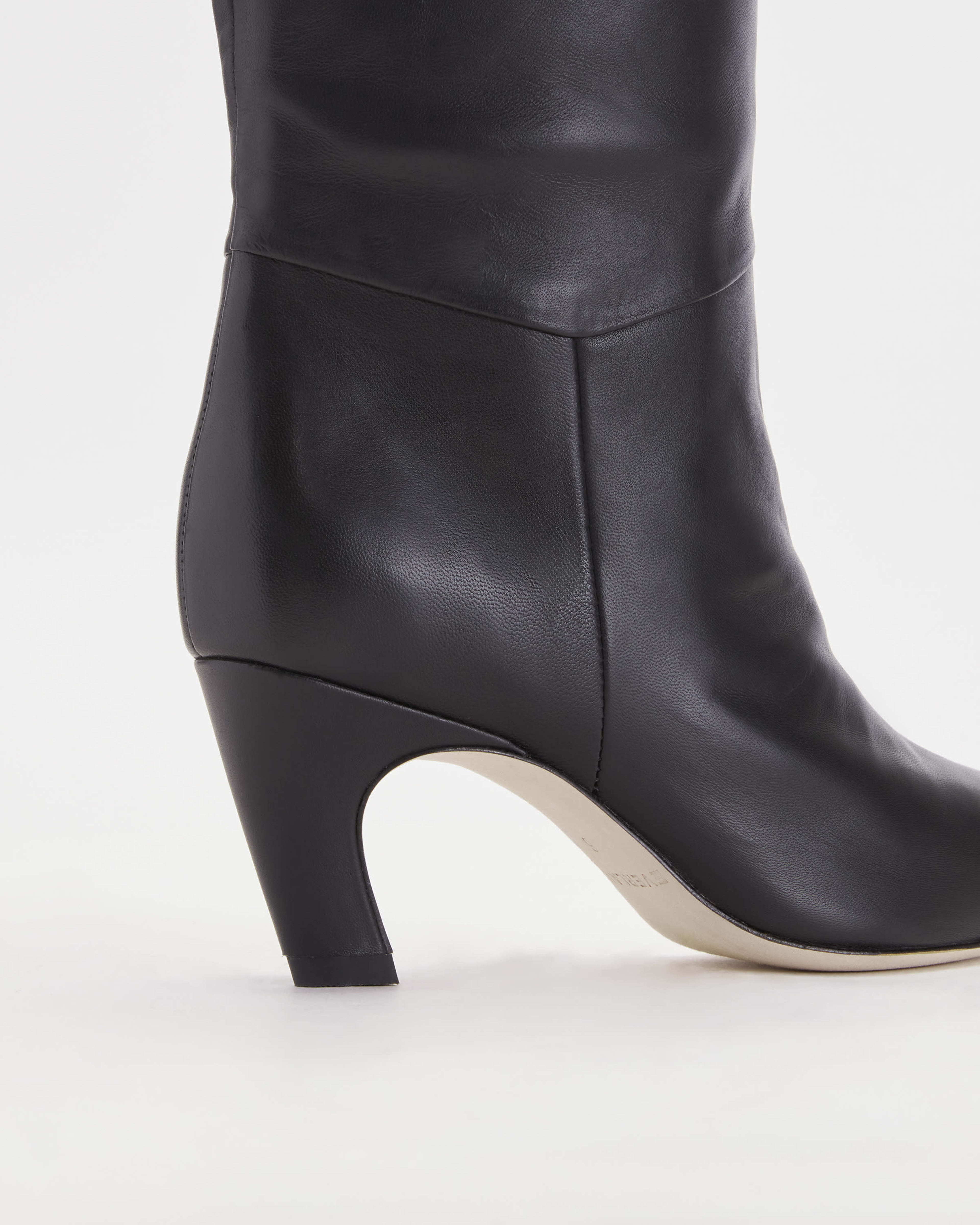 The Knee-High Banana Heel Boot Black – Everlane