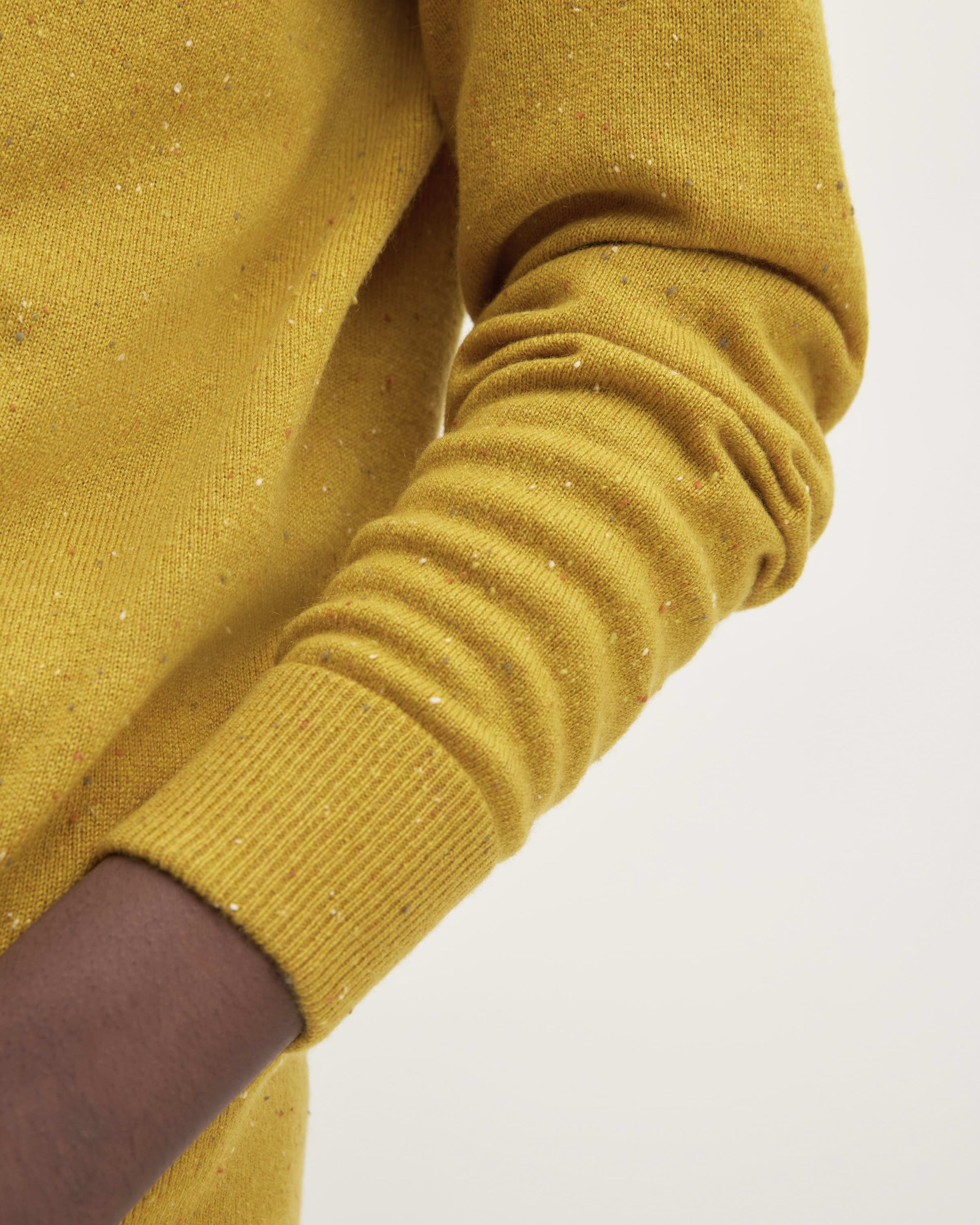 The Grade-A Cashmere Crew Mustard Donegal – Everlane