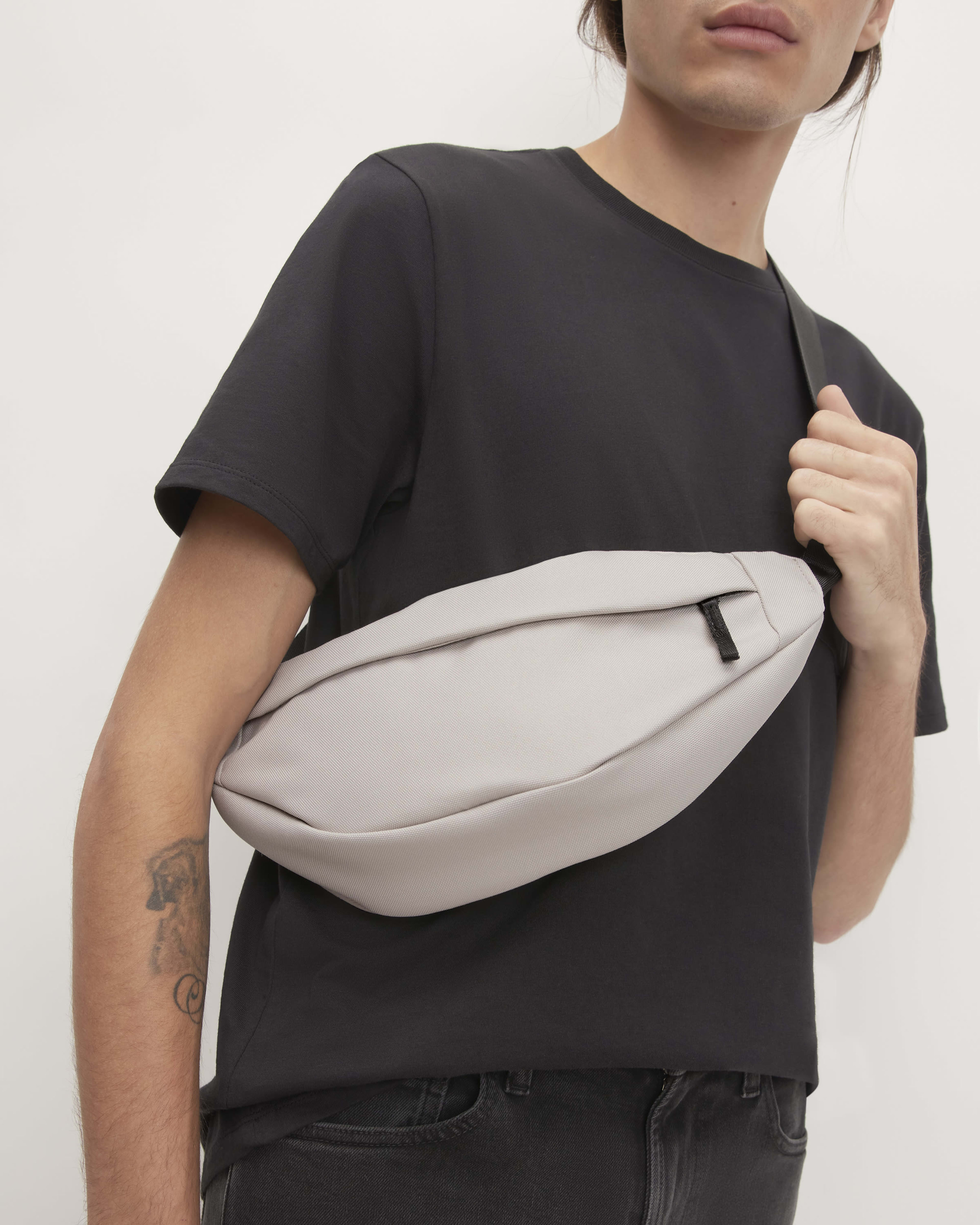 The Renew Transit Fanny Pack | Warm Quartz – Everlane