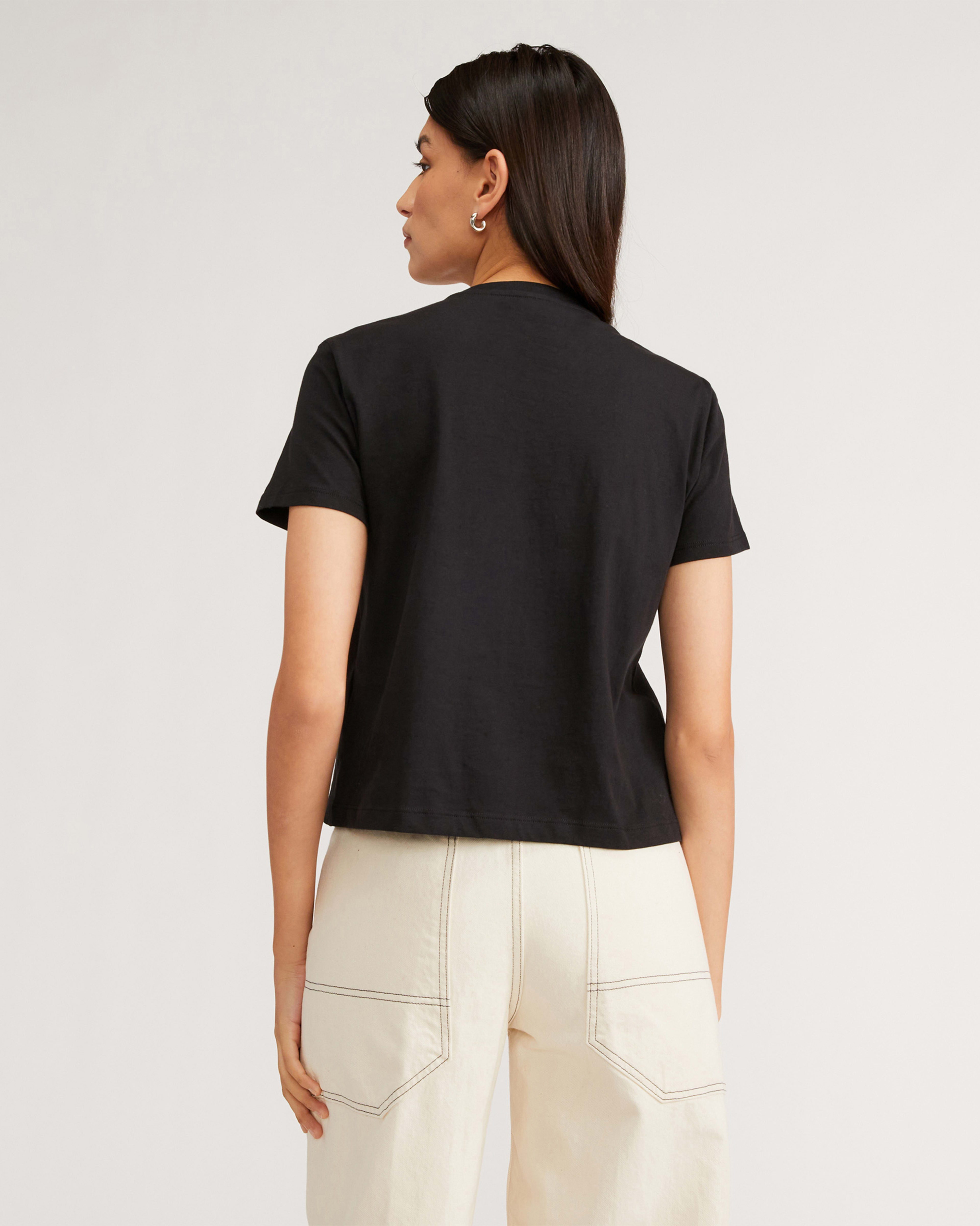 The Box-Cut Tee in Essential Cotton | Black | Pocket – Everlane