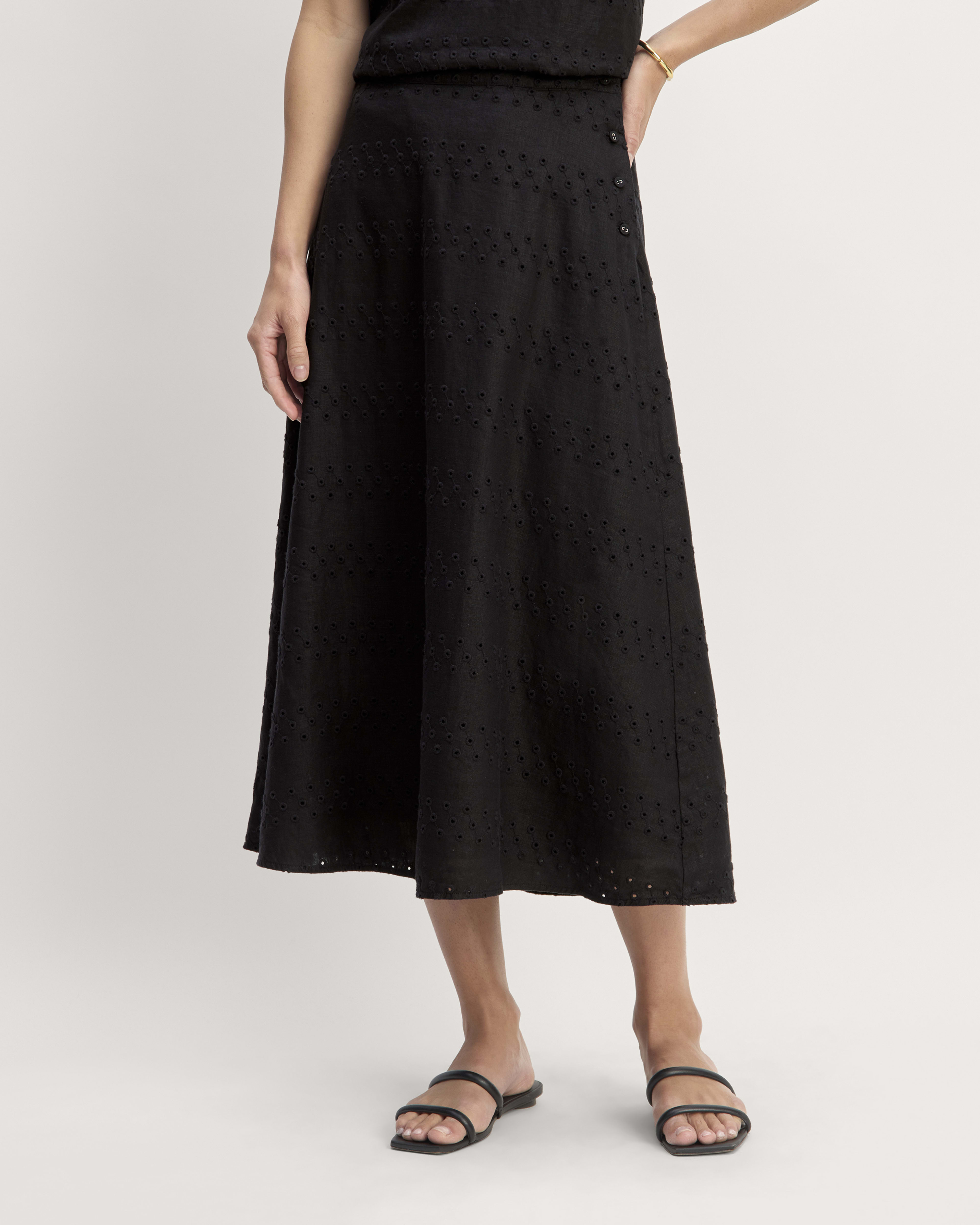 The Linen Eyelet Midi Skirt Black Eyelet – Everlane