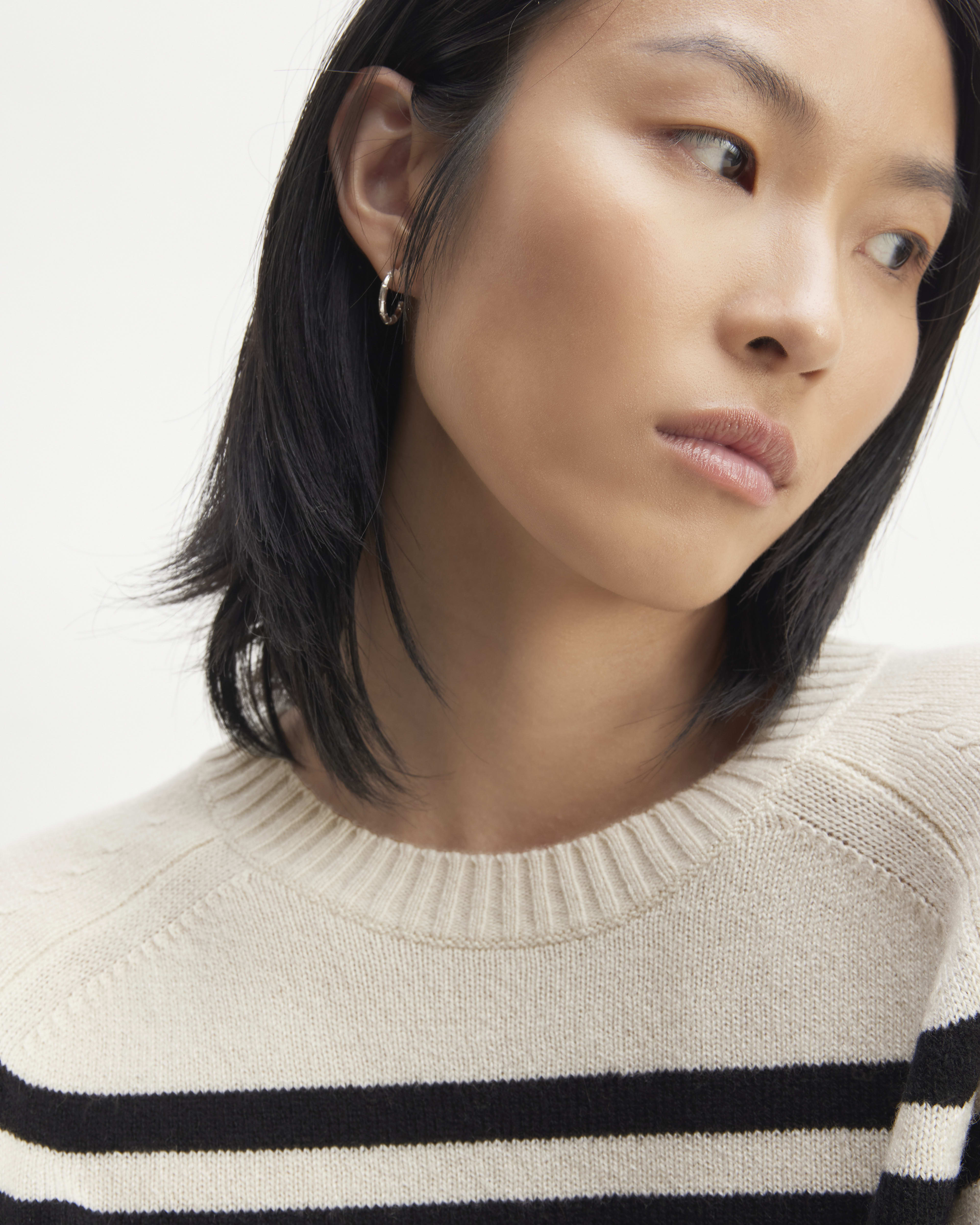 The Cashmere Boxy Crew Sweater Bone / Black – Everlane