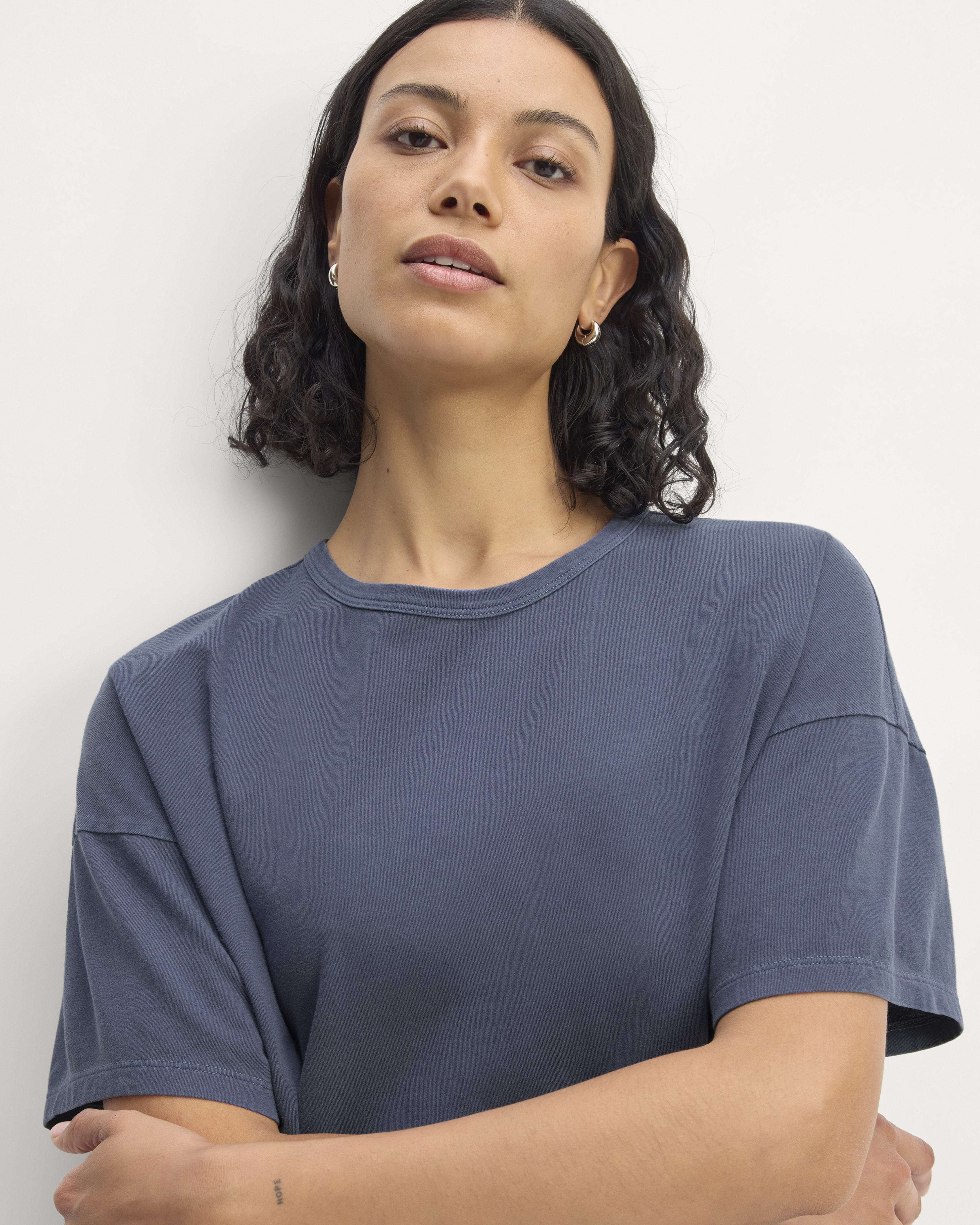 The Boyfriend Tee in Essential Cotton | Navy – Everlane